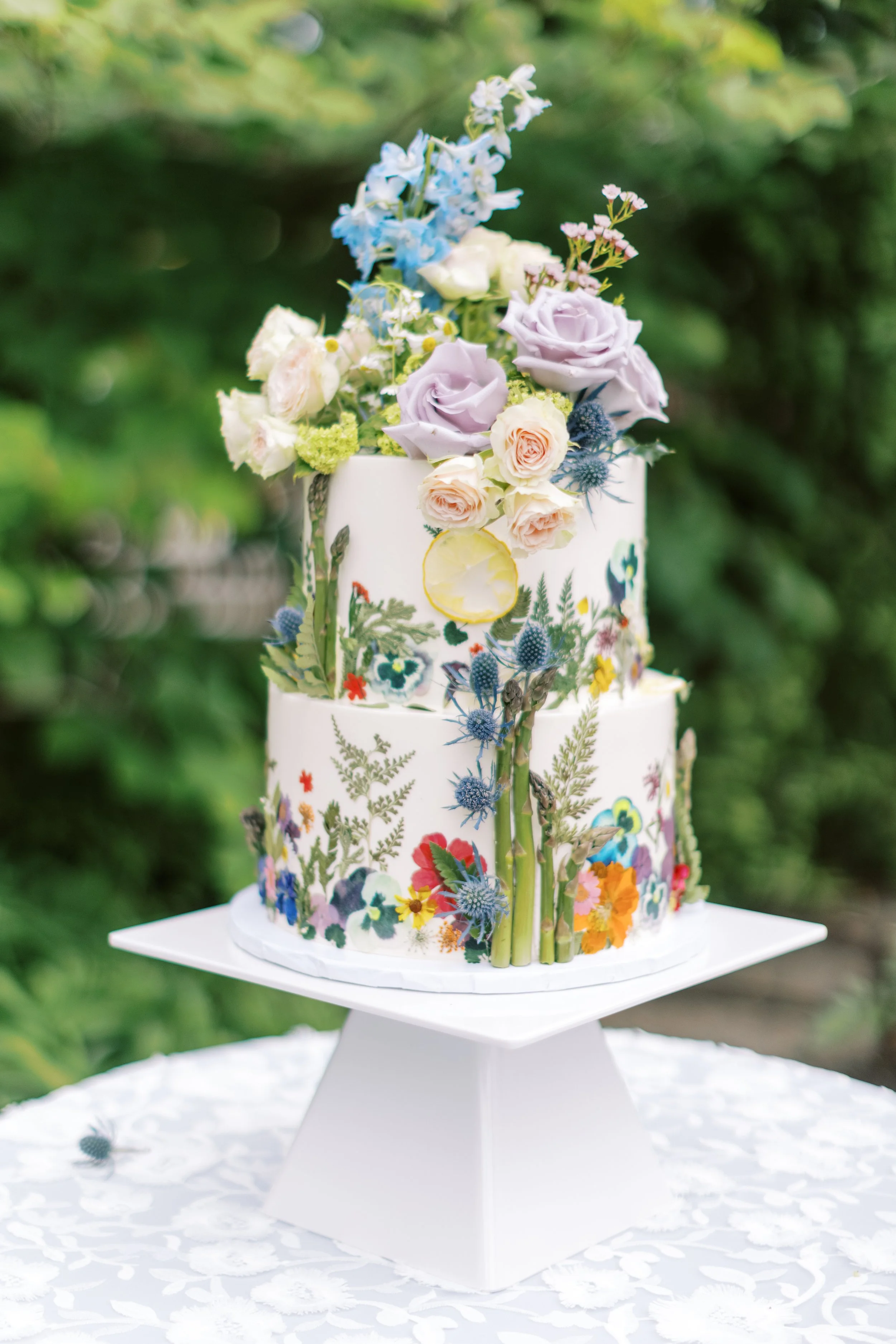 Flower Power - Pressed Flower Cakes Are All The Rage! — CHI thee WED