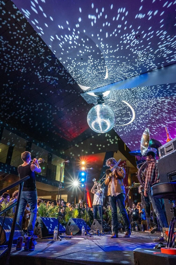 Hire the best Roving Bands, Melbourne, Sydney | artist-bookings.com ...