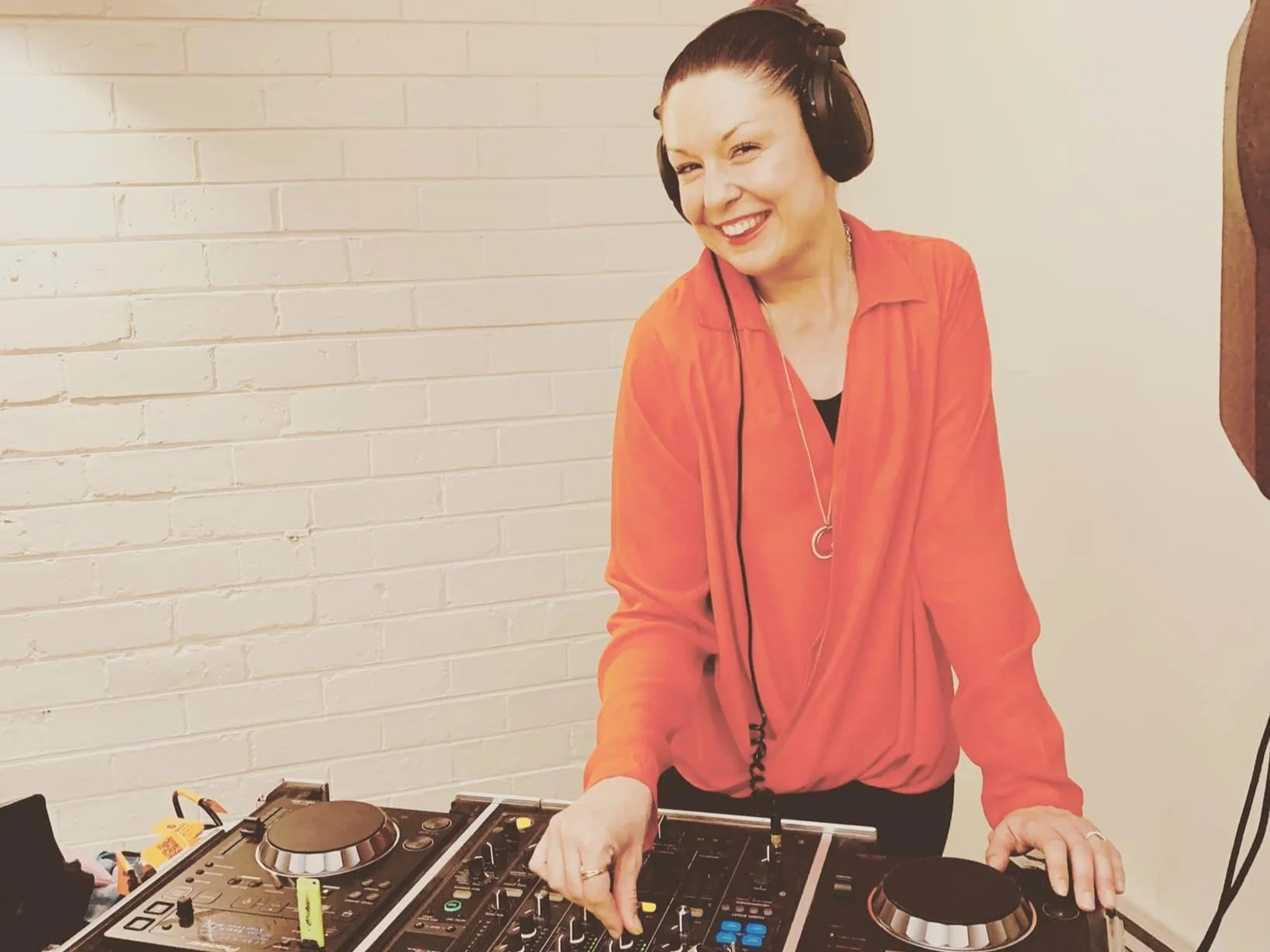 DJ SIERRA - Ultimate Custom-Tailored Party Experience | artist-bookings ...