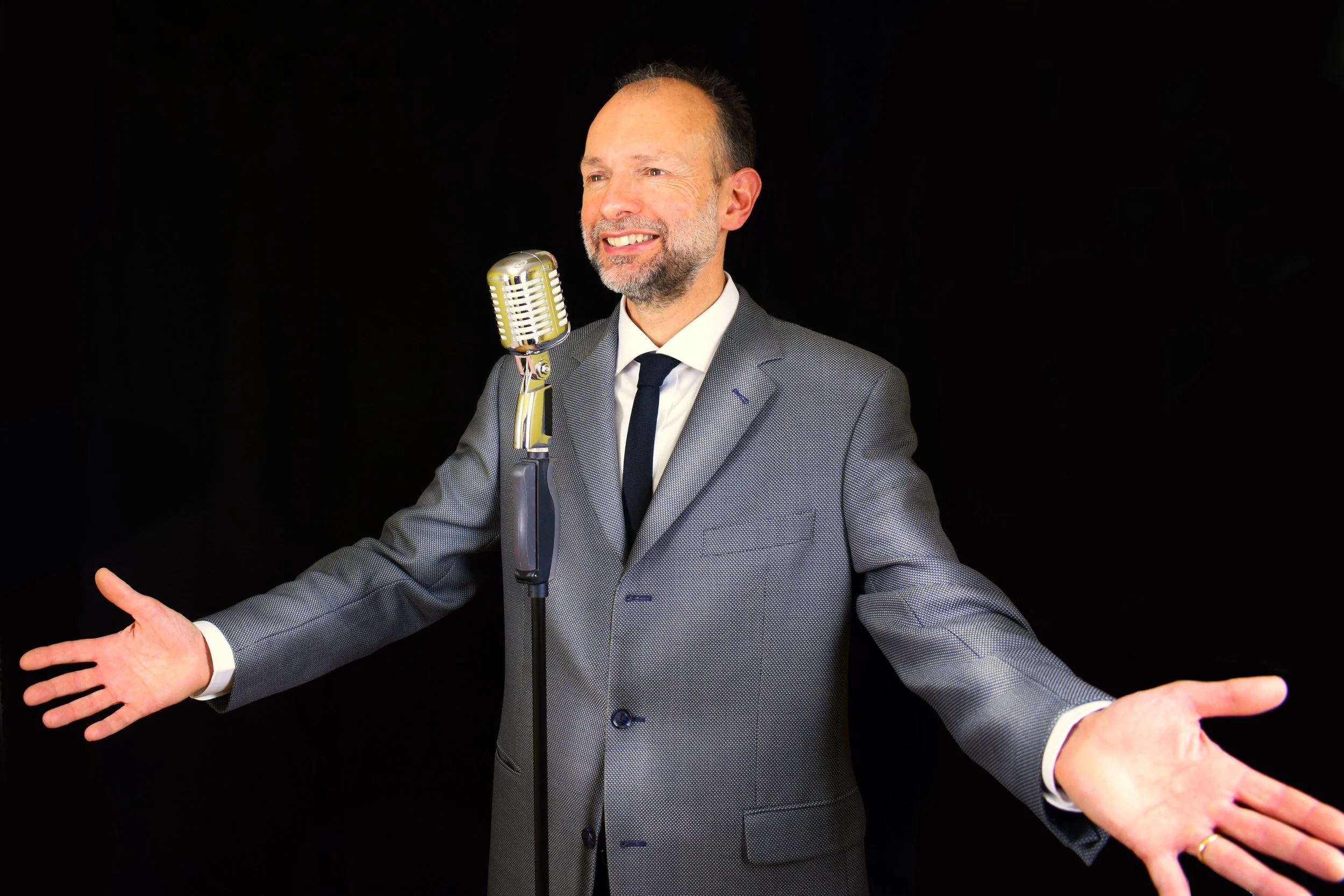 Wedding singer | Hampshire | Surrey | London | Marcus Boll Music