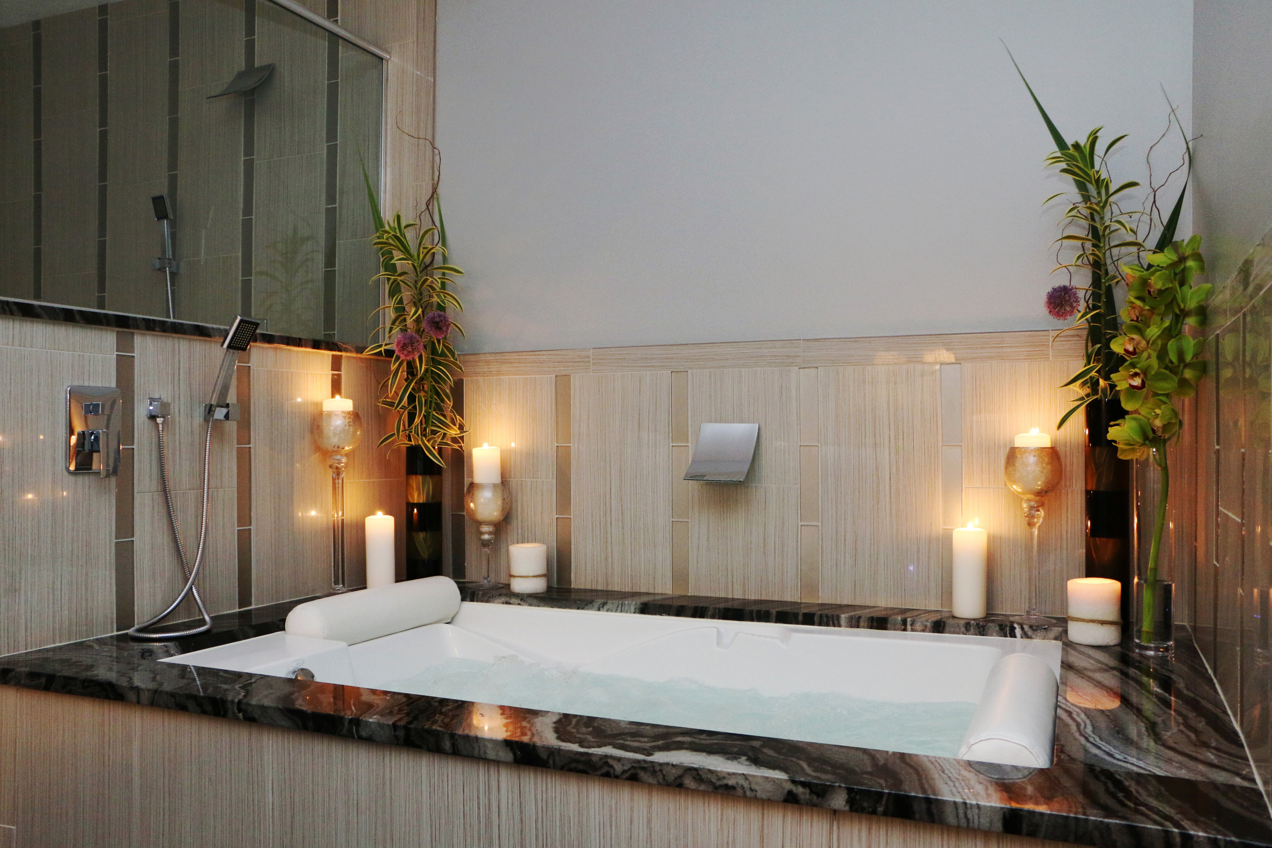 ABOUT — LORENA LUCA