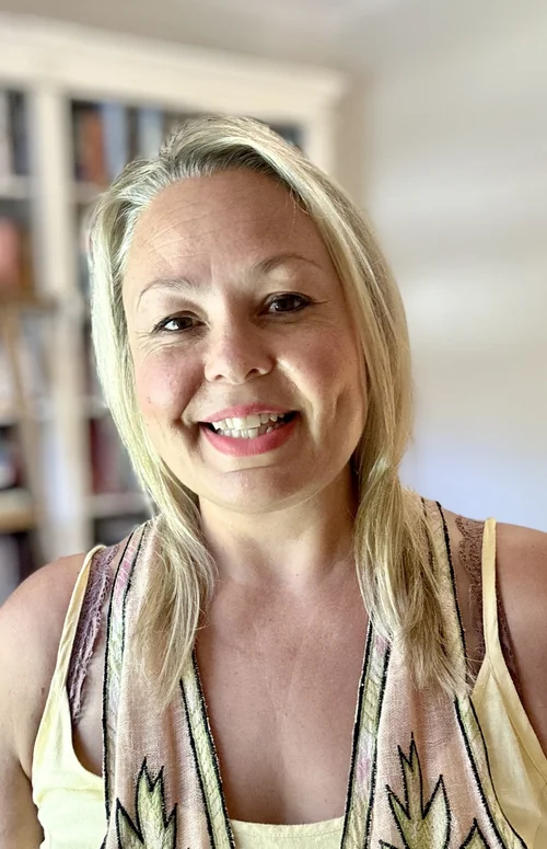 About Yvette — Yvette Poshoglian