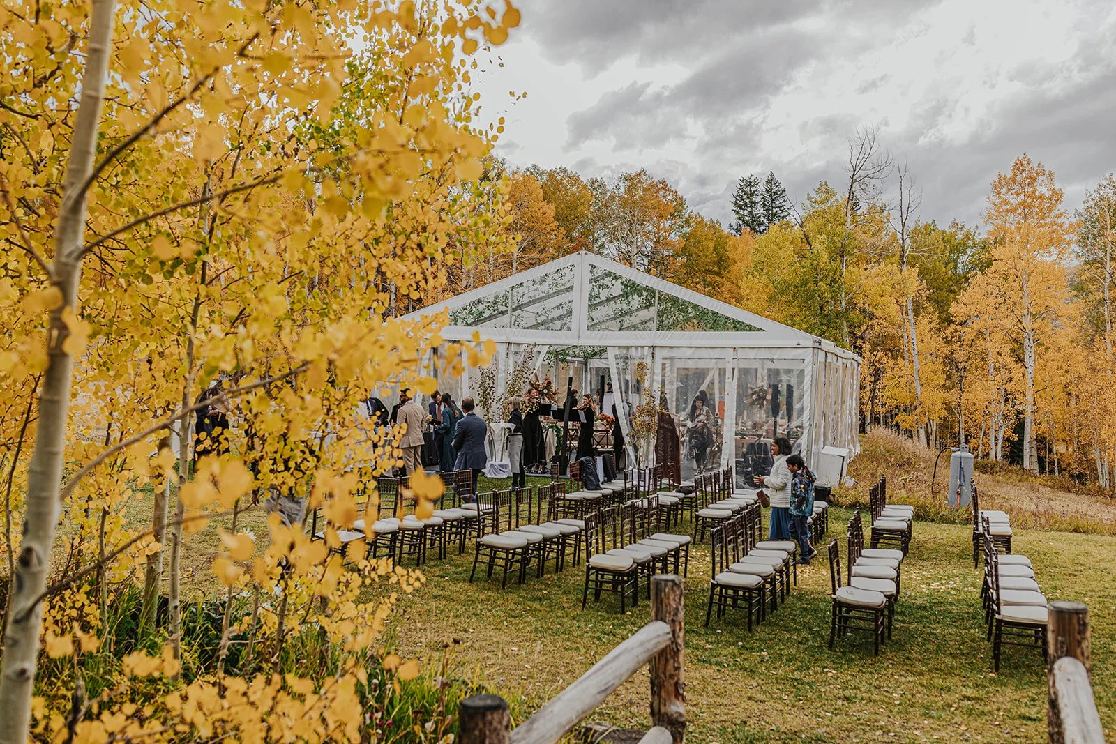 A Golden Autumn Wedding at Lynn Britt Cabin in Snowmass, Colorado ...