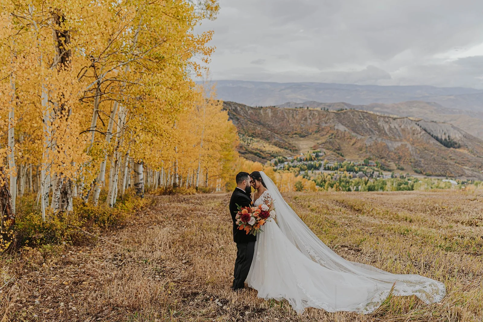 A Golden Autumn Wedding at Lynn Britt Cabin in Snowmass, Colorado ...
