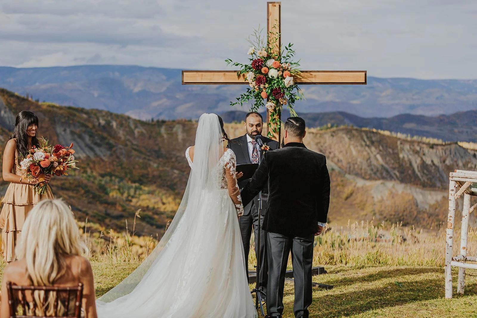 A Golden Autumn Wedding at Lynn Britt Cabin in Snowmass, Colorado ...