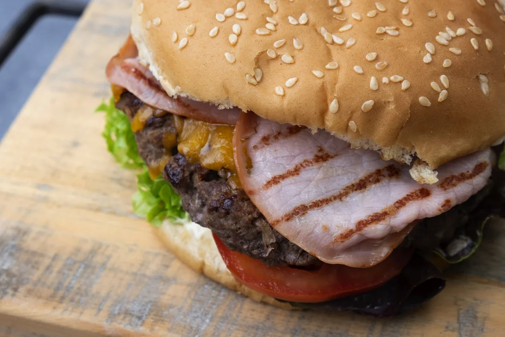 Kaasburger met bacon — Makkelijke Hap