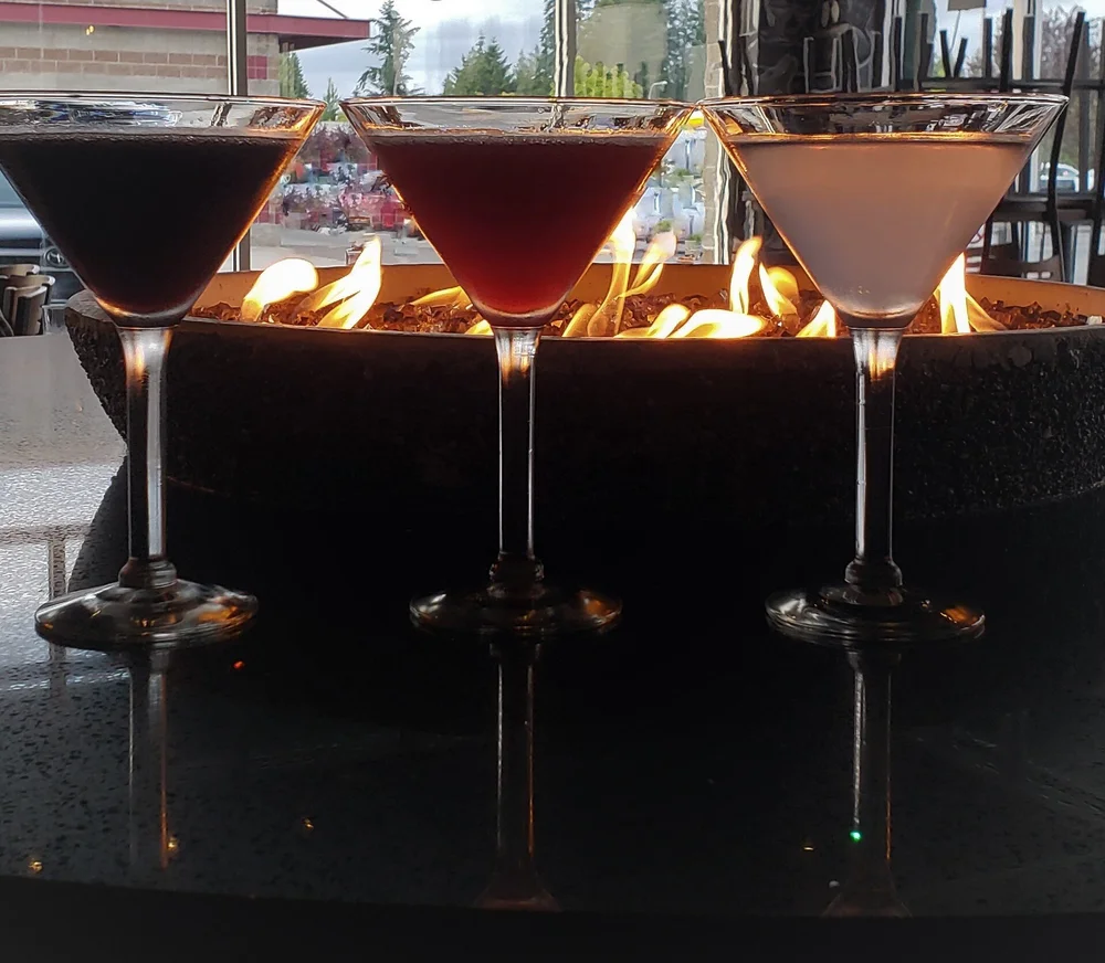 GLOW MARTINI LOUNGE