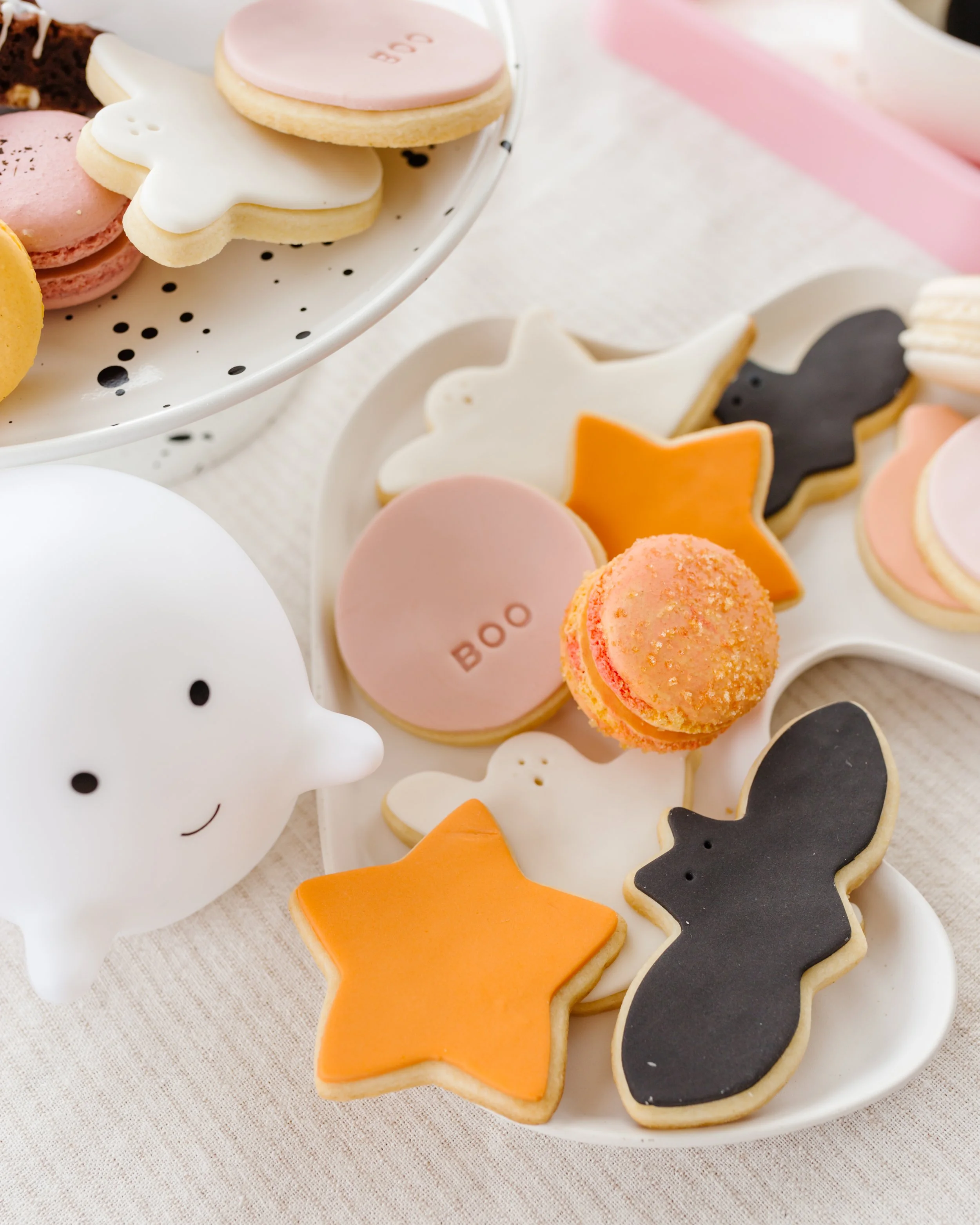 a cute, pastel + pink ghosts halloween party — emelbe design