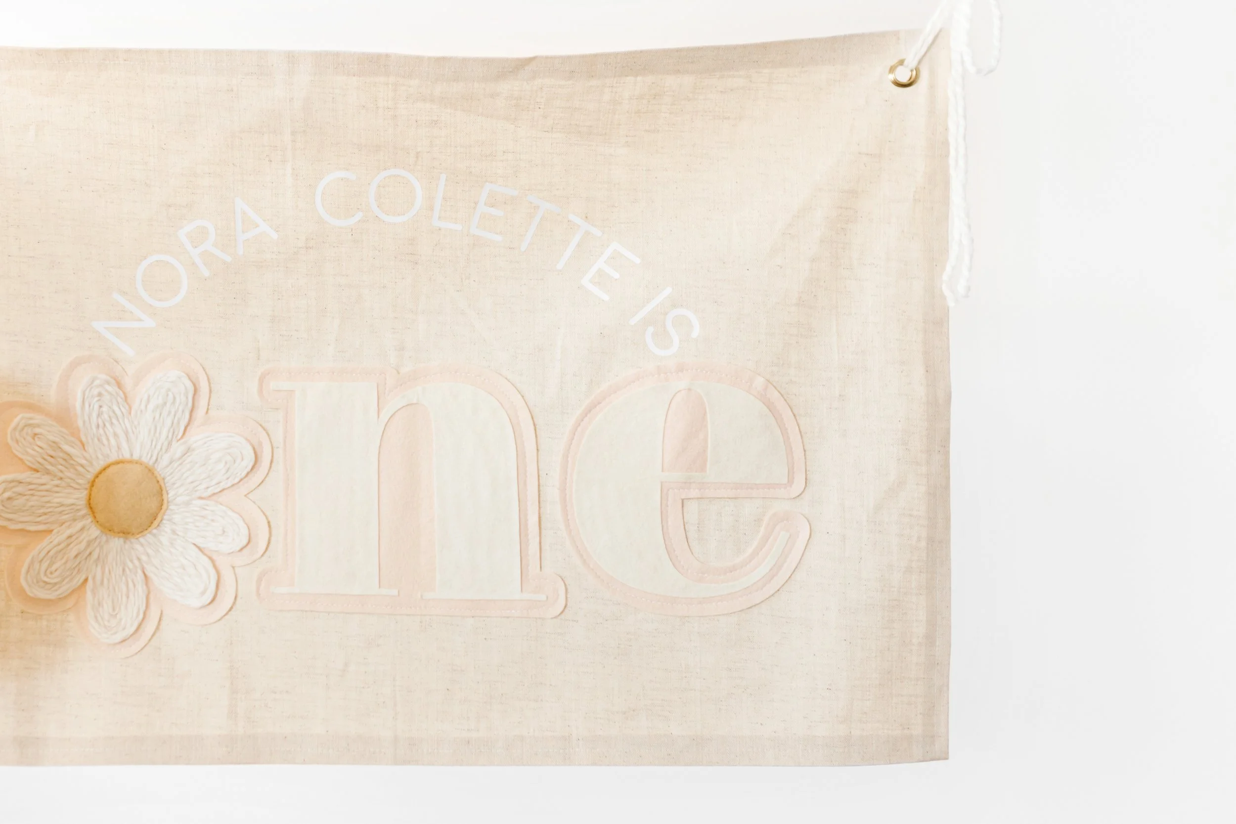 modern daisy first birthday party — emelbe design