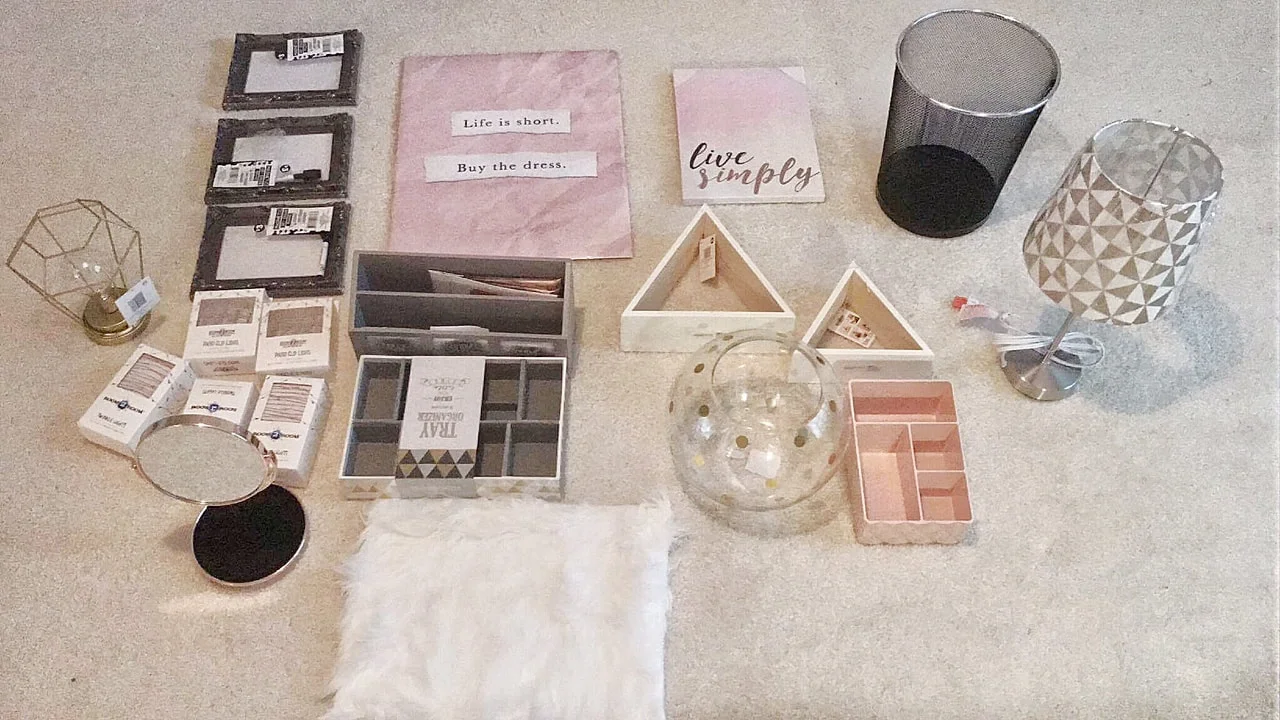 What You Need to Know to Get a "Snatched" Dorm Room | J'adore le Décor