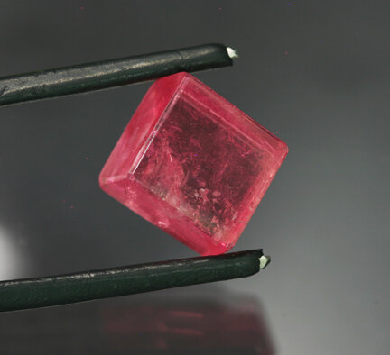 From Hackmanite to Rhodochrosite — The Gem Trader