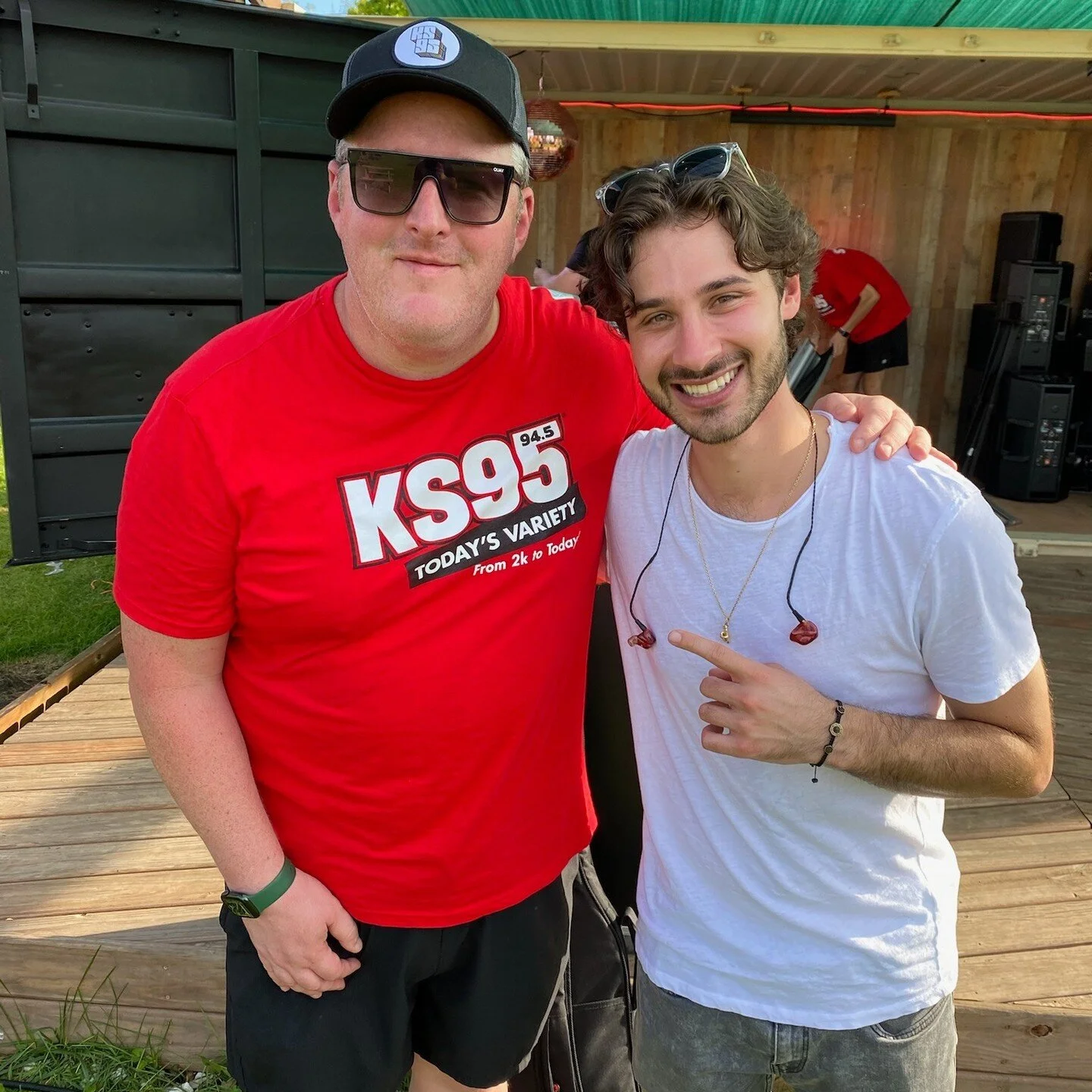 10 Questions with Nashville-based Sister Duo Neoni — Lakeside ...