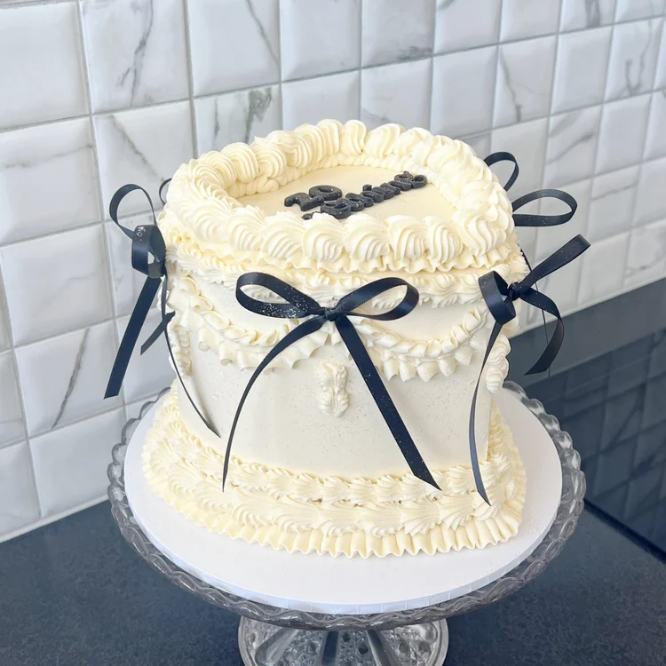 Order Cakes Online — Em & Skye Cake Co. | Wellington NZ