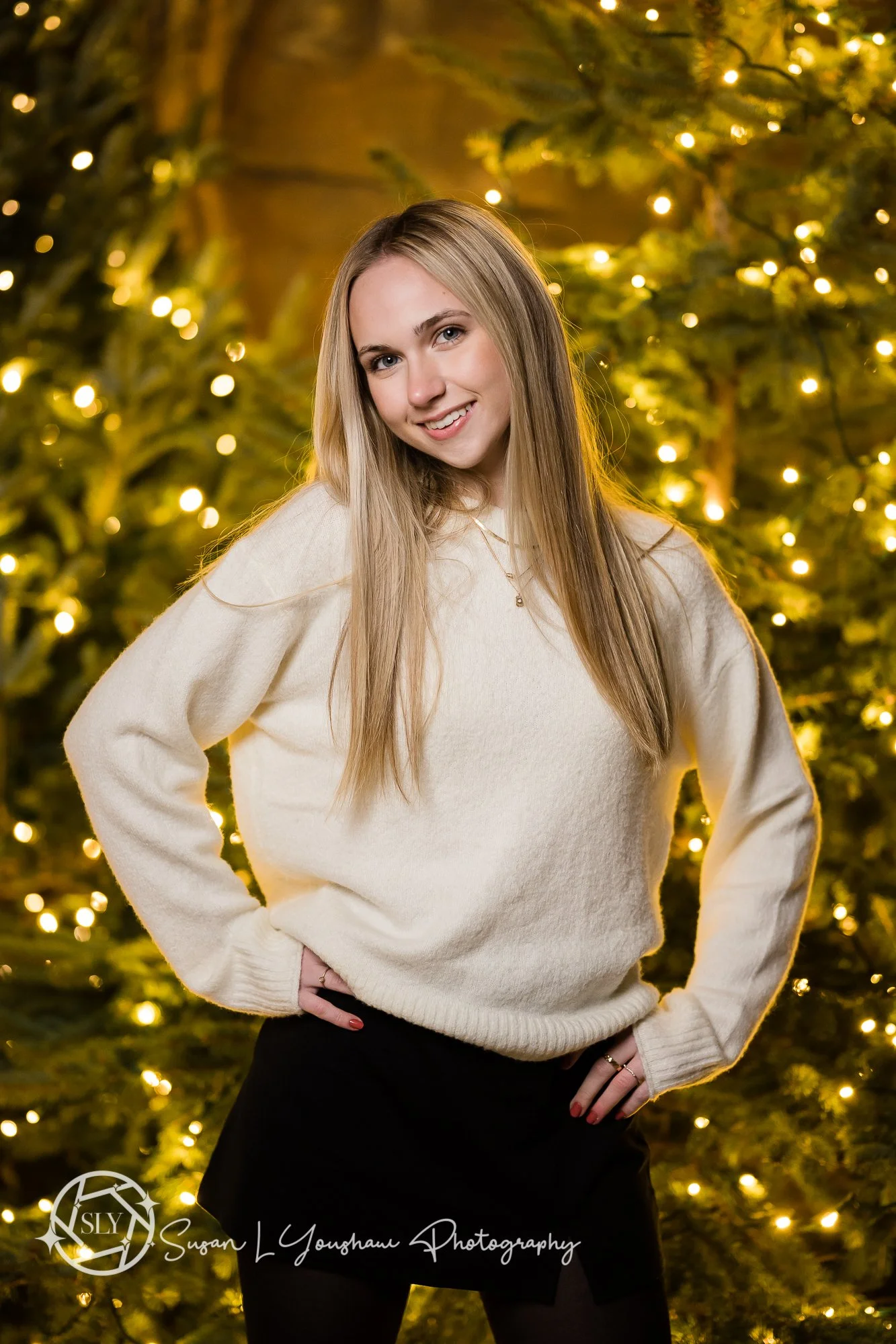 Senior Model Class of 2024: Samantha | Christmas Lights Central, PA ...