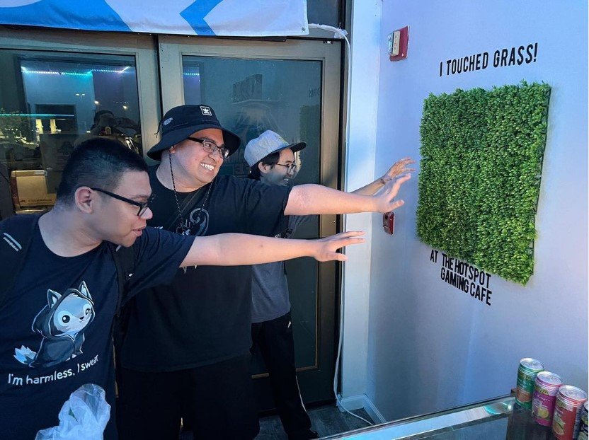 THE HOTSPOT GAMING CAFE — Kapolei Marketplace