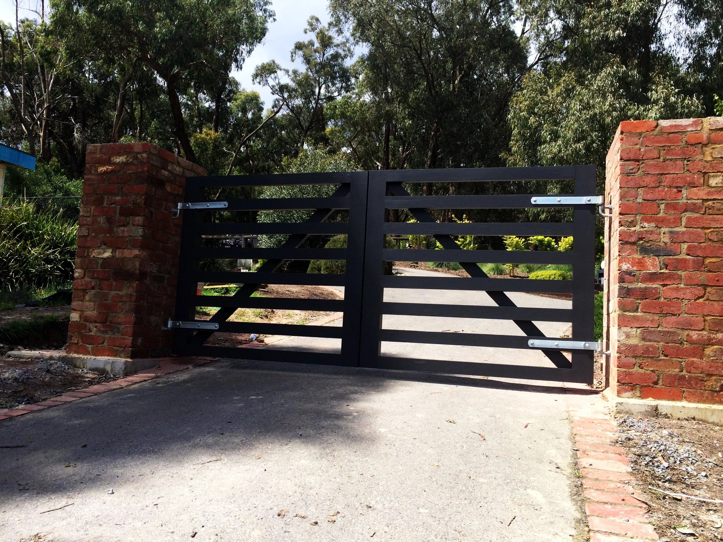 Post and Rail, Timber Gates and Automation - Gippsland Timber Gates