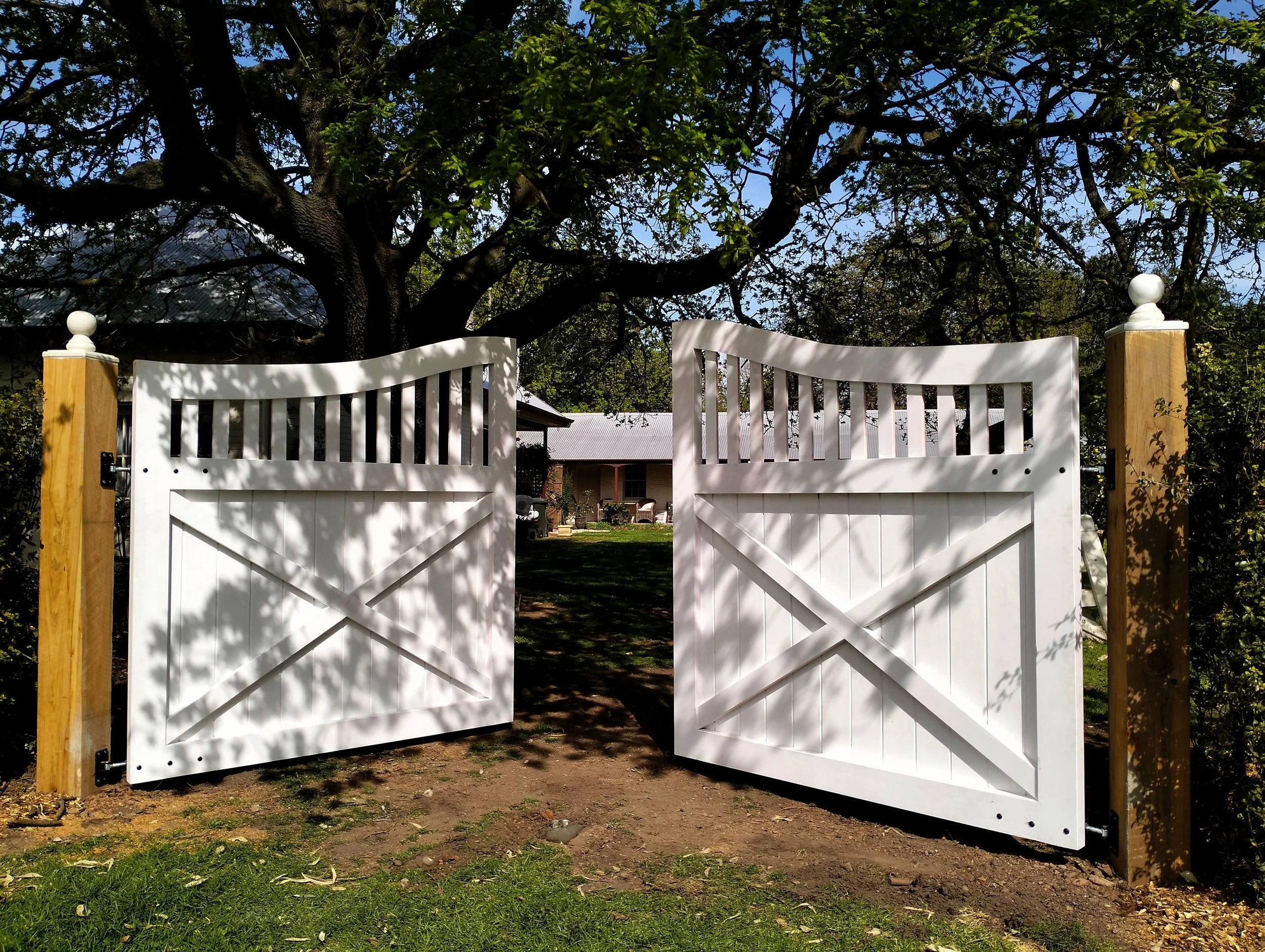 Post and Rail, Timber Gates and Automation - Gippsland Timber Gates