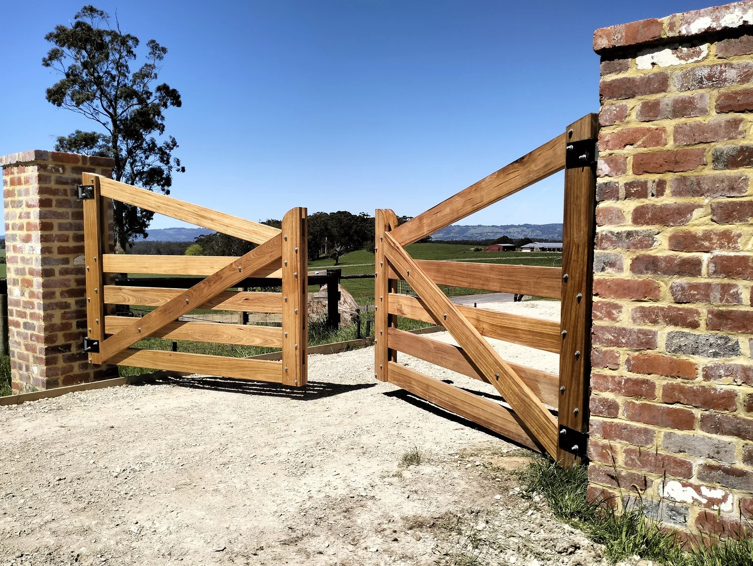 Post and Rail, Timber Gates and Automation - Gippsland Timber Gates