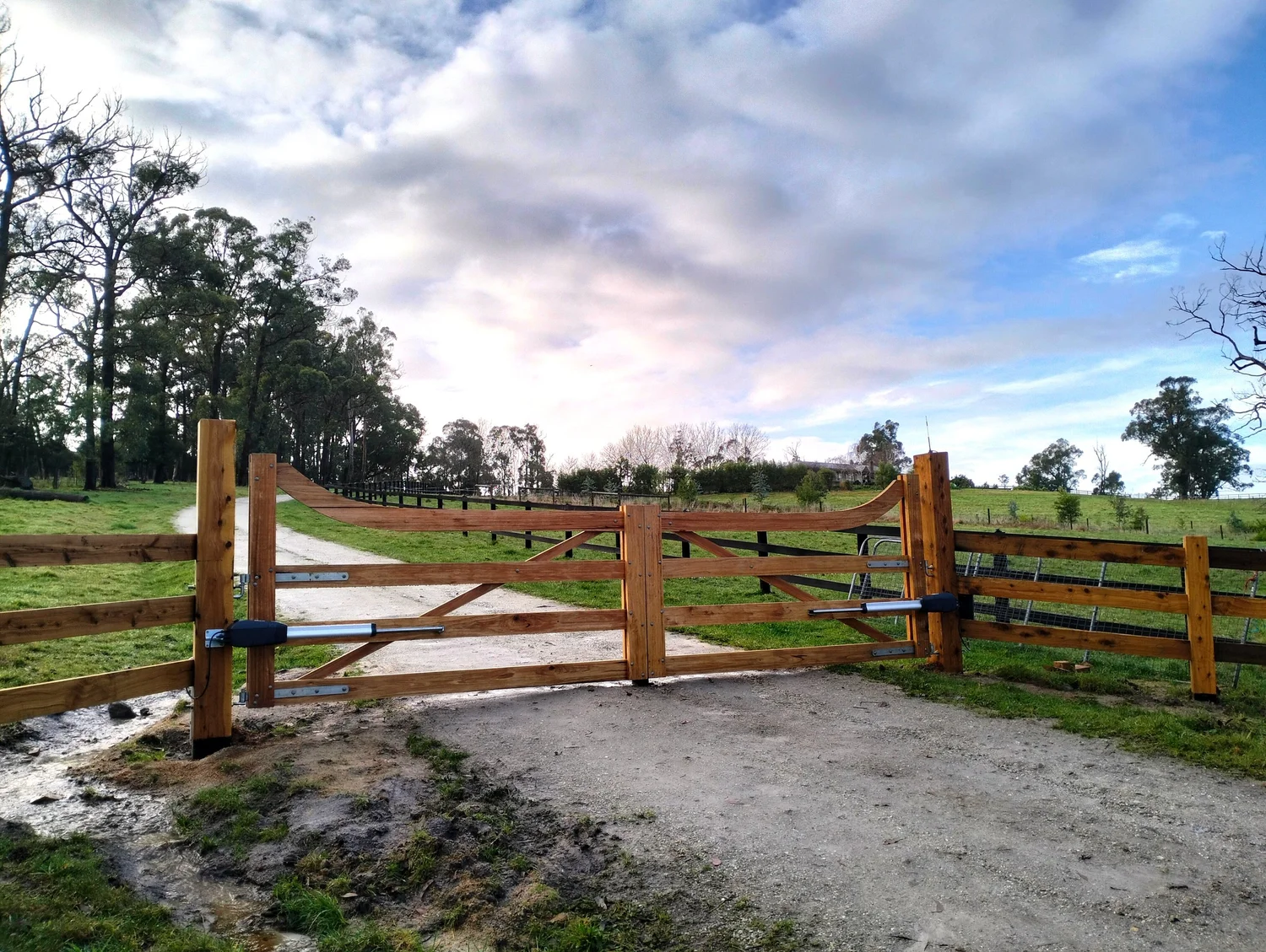 Post and Rail, Timber Gates and Automation - Gippsland Timber Gates