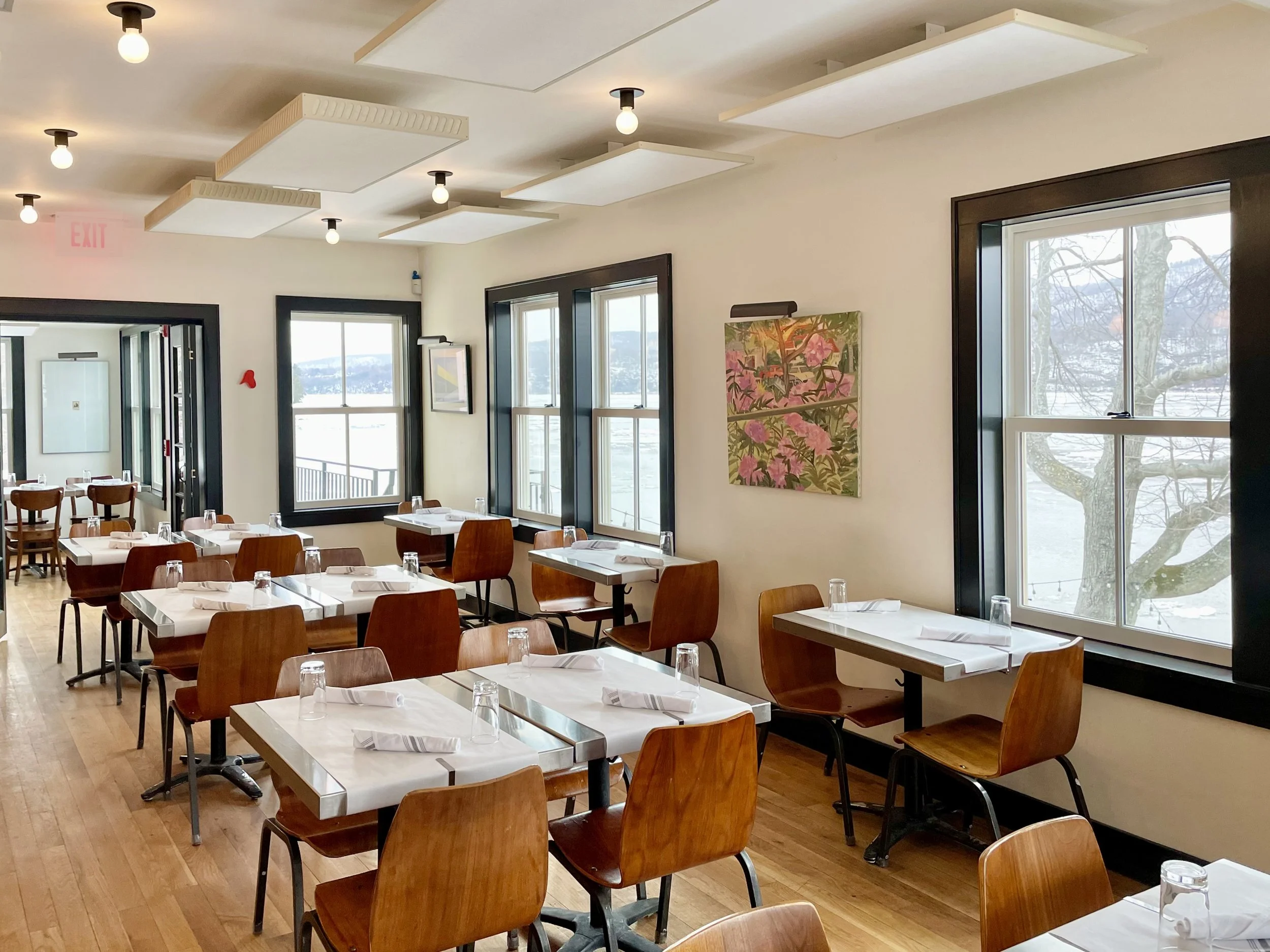 DOLLY'S Restaurant | Outdoor Dining on the Hudson River