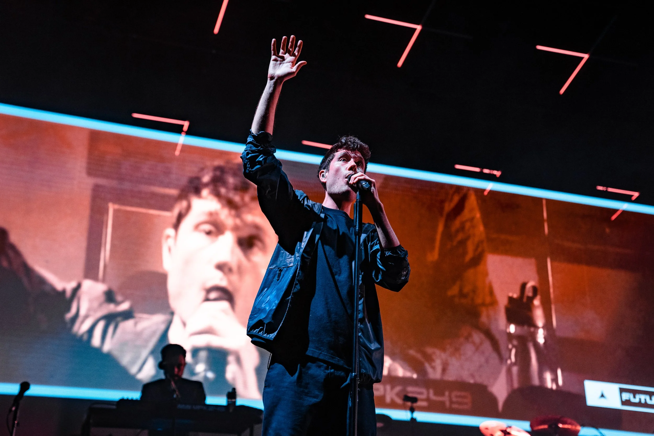 Live Review: Bastille - The O2, London 07/04/2022 — When The Horn Blows