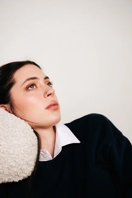 Lizzy McAlpine - ‘I Guess’ — When The Horn Blows