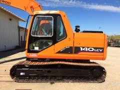Excavator 30000 LB Daewoo Doosan 140-LCV — Bootheel Rentals