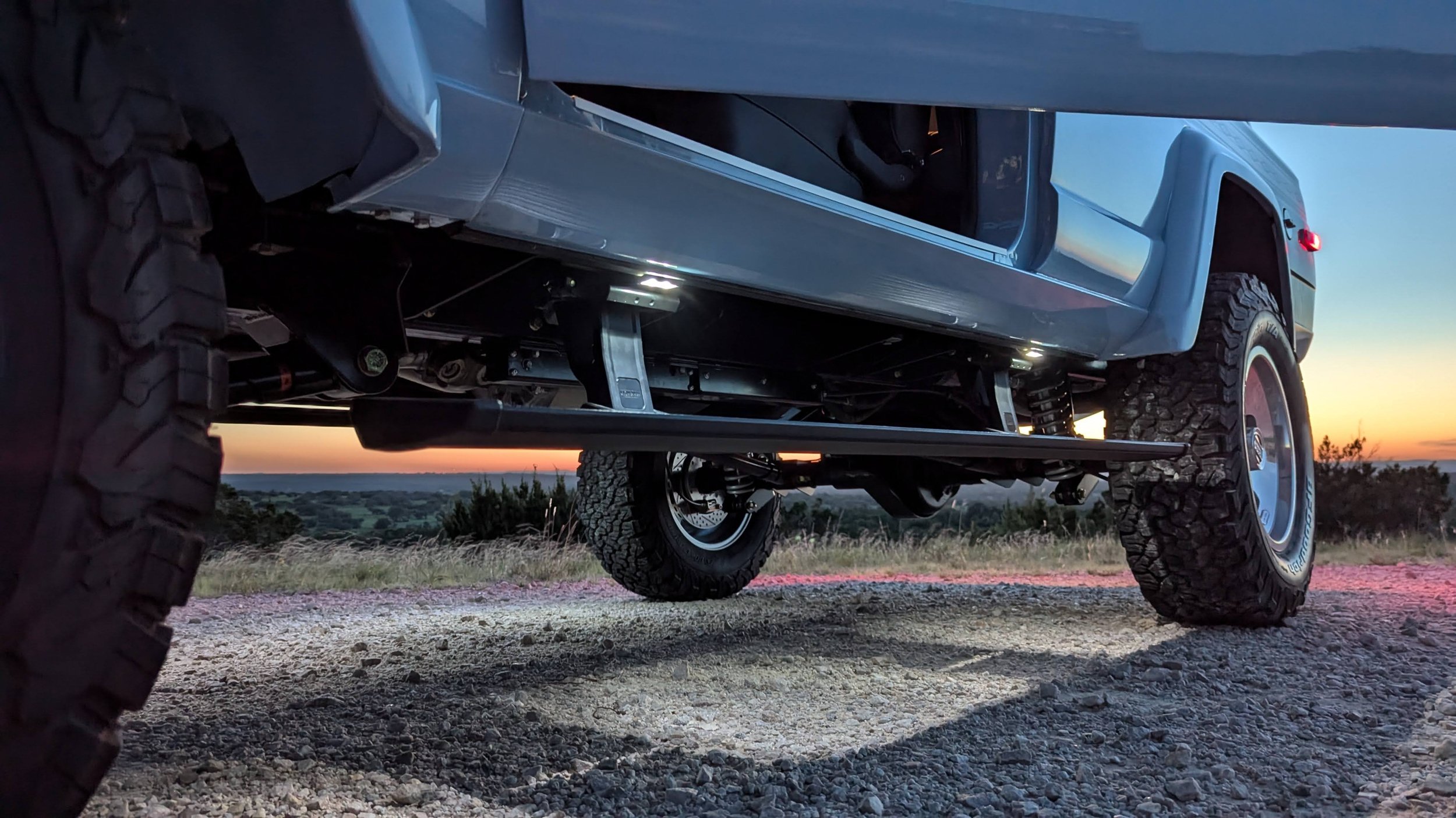 AMP Retractable Power Steps – Jeep Wagoneer, Grand Wagoneer & Cherokee ...