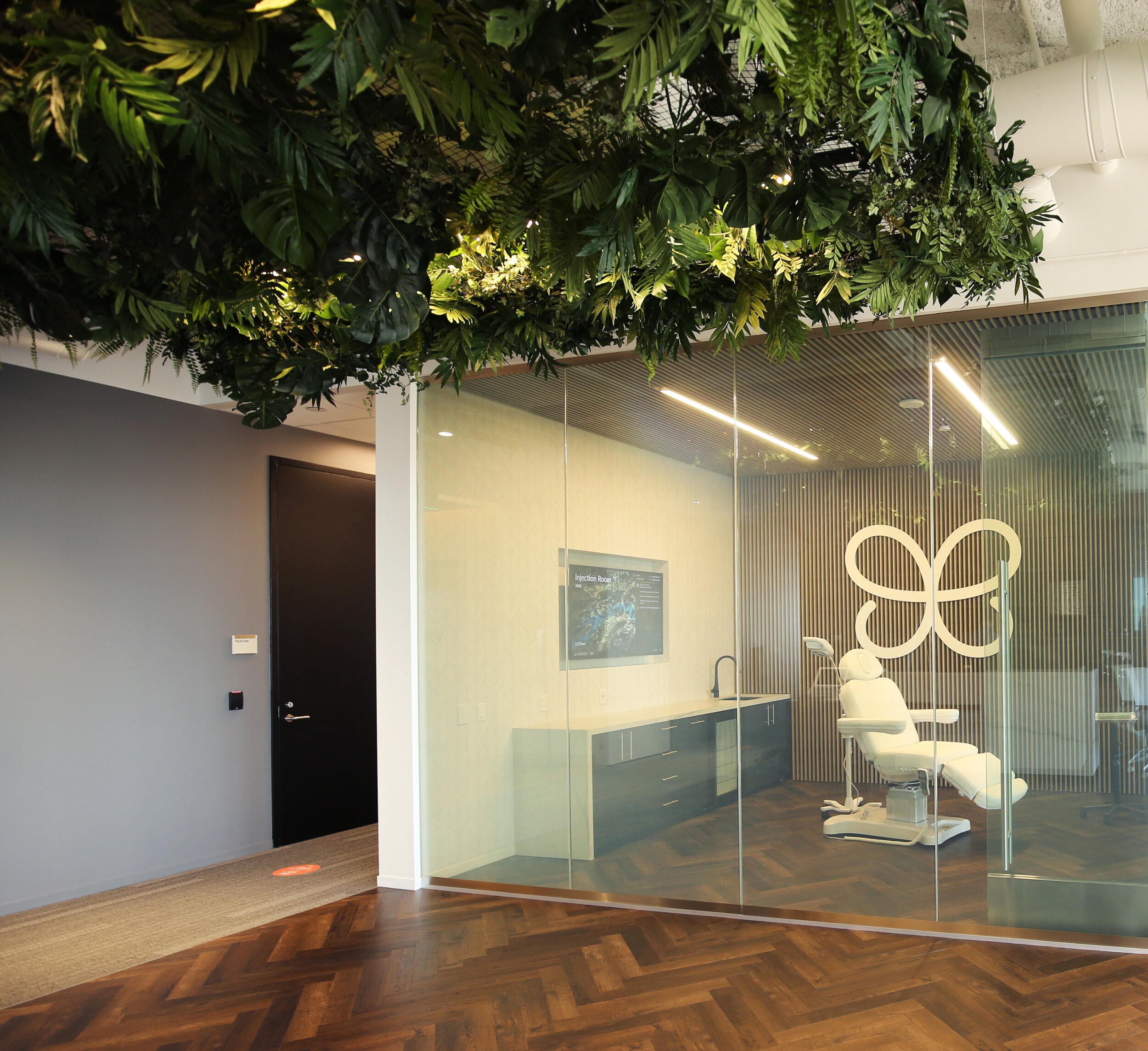 Evolus Custom Ceiling Solution — ONE : NINE ARCHITECTURE