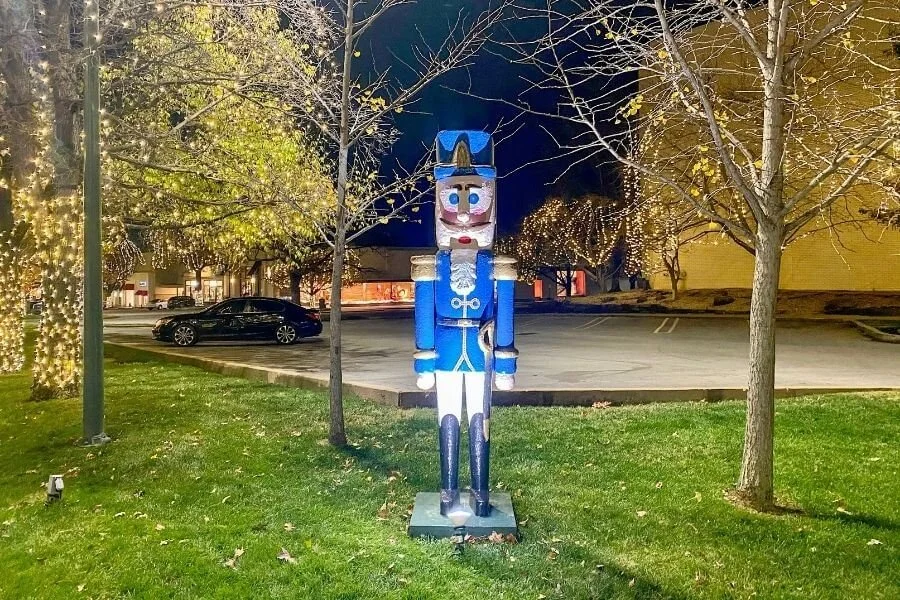 Lights On at Utica Square | TulsaGo®