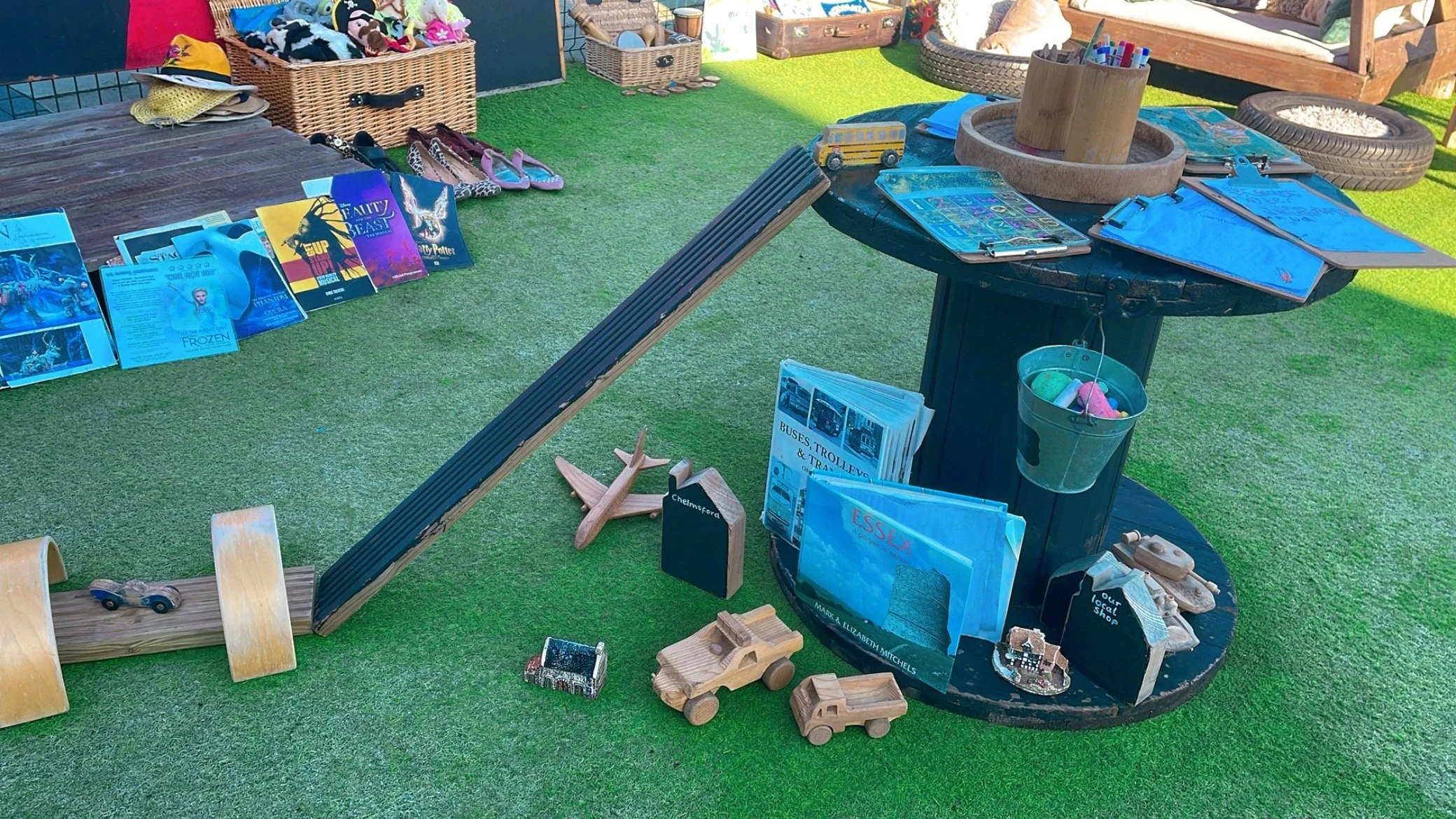 Outdoor Learning — Scallywags Nursery Chelmsford