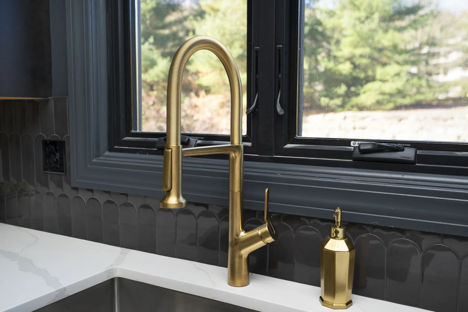Modern Interior Design Kitchen — AMA DESIGNS & INTERIORS