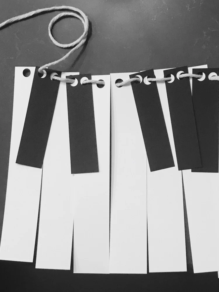 How to make piano keyboard garland — Leila Viss, 88PK