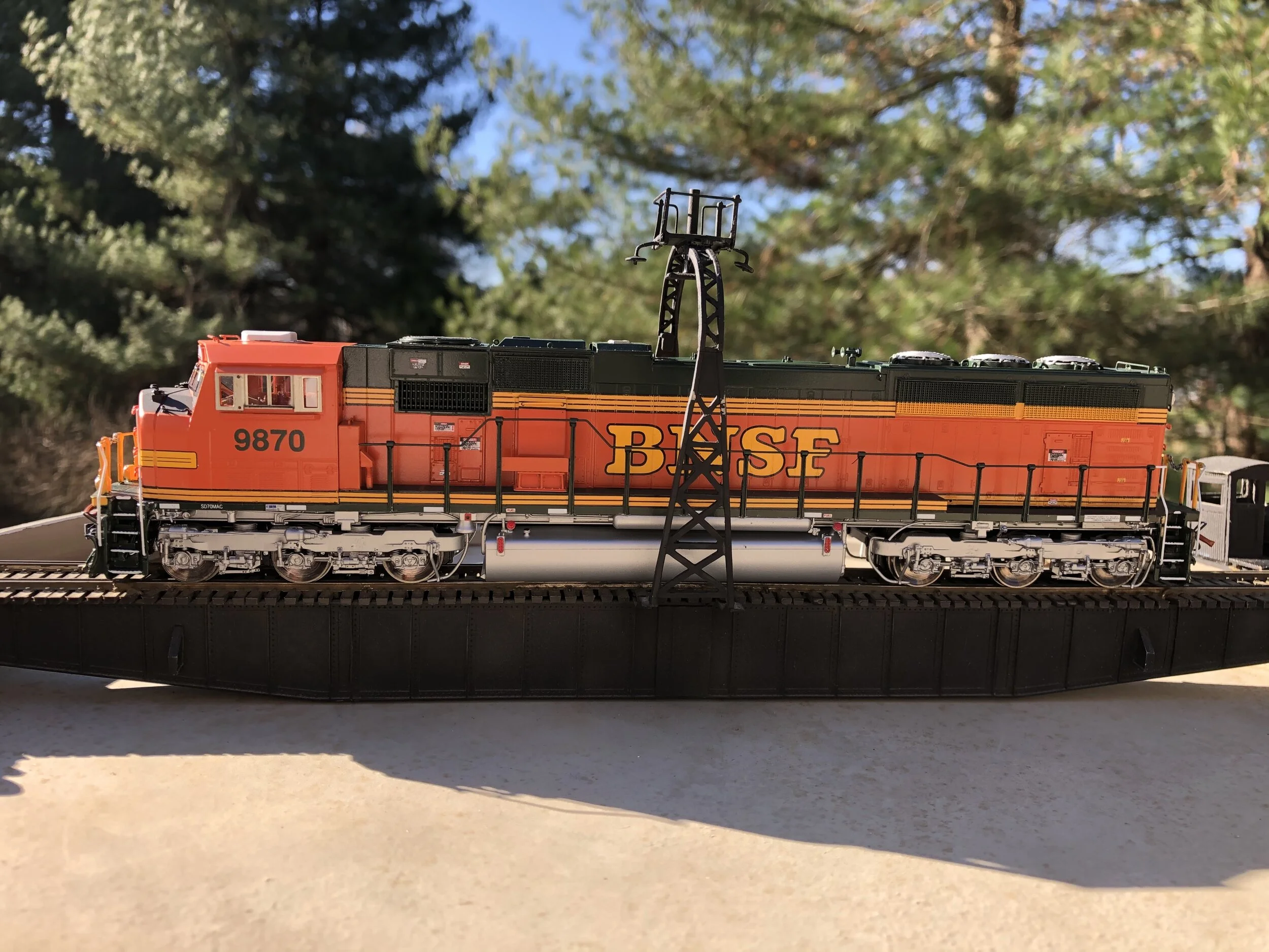 BNSF SD70MAC HO Scale — BCHIN LOCOMOTIVES