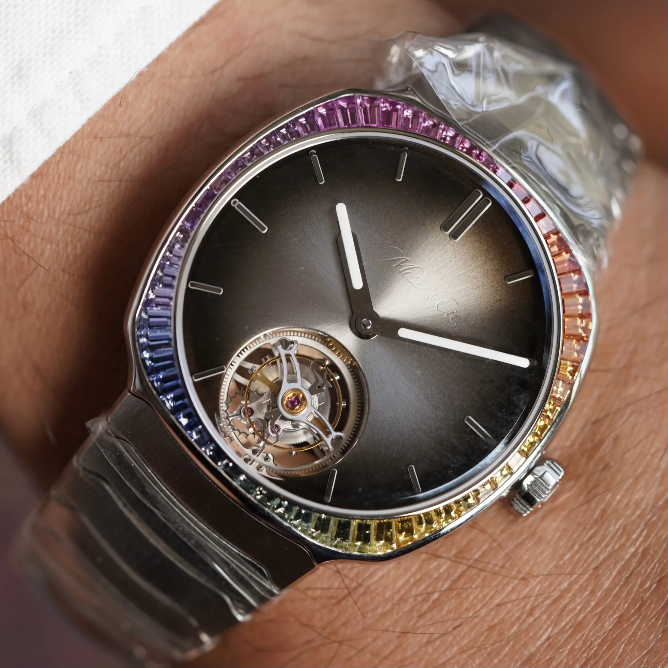 H. Moser & Cie Streamliner Tourbillon Rainbow Reference 6804-1201 Full Set — Wind Vintage