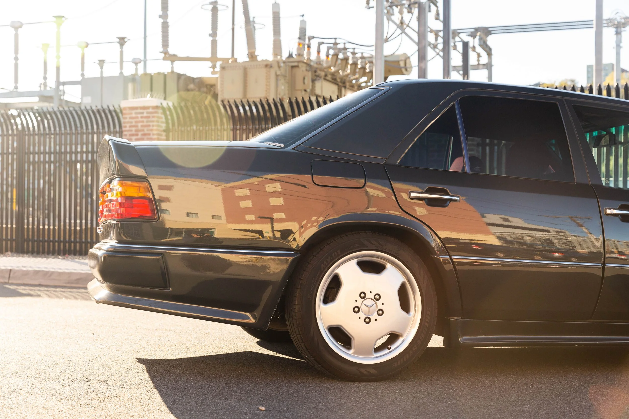 1990 Mercedes-Benz 300E 24V