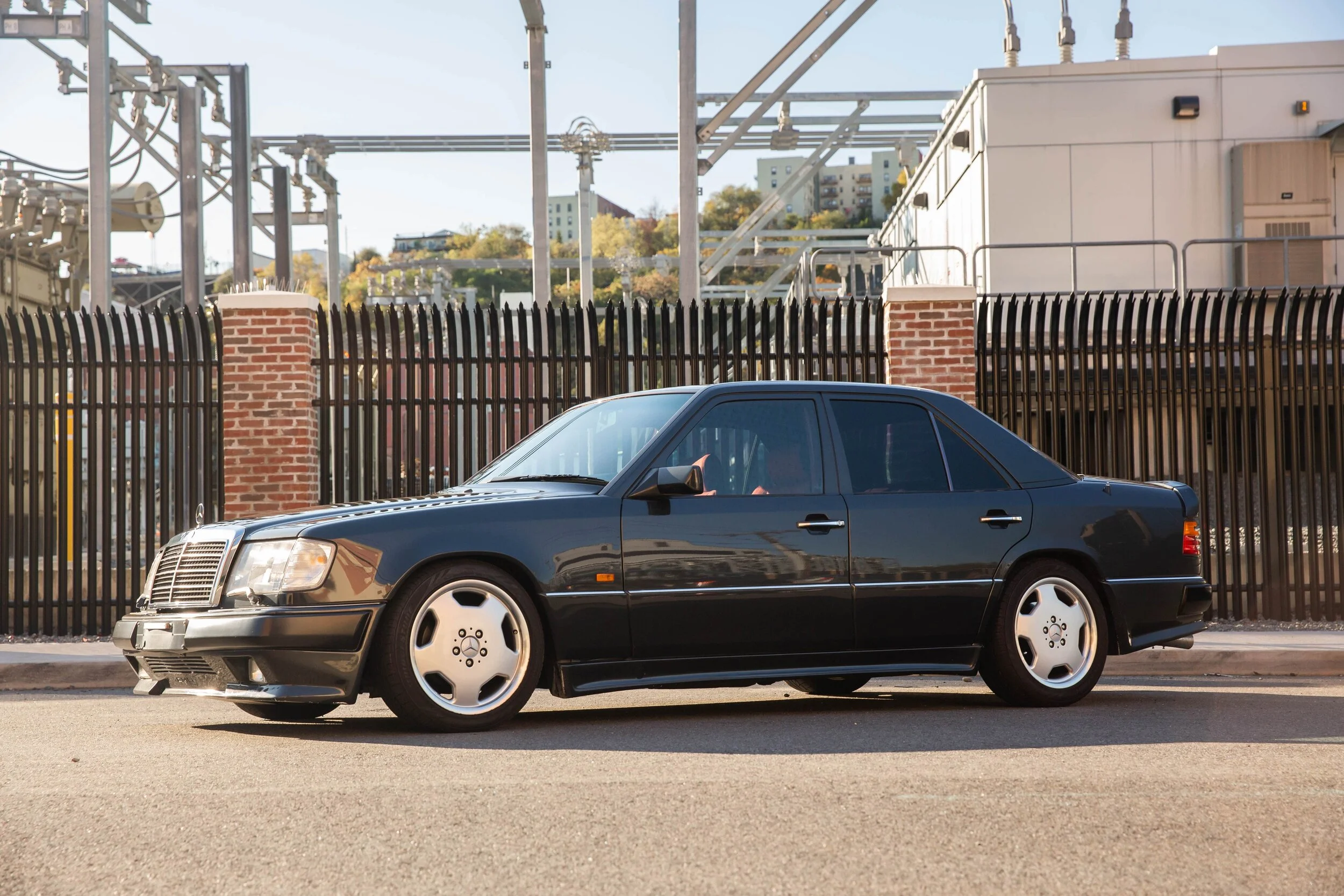 1990 Mercedes-Benz 300E 24V