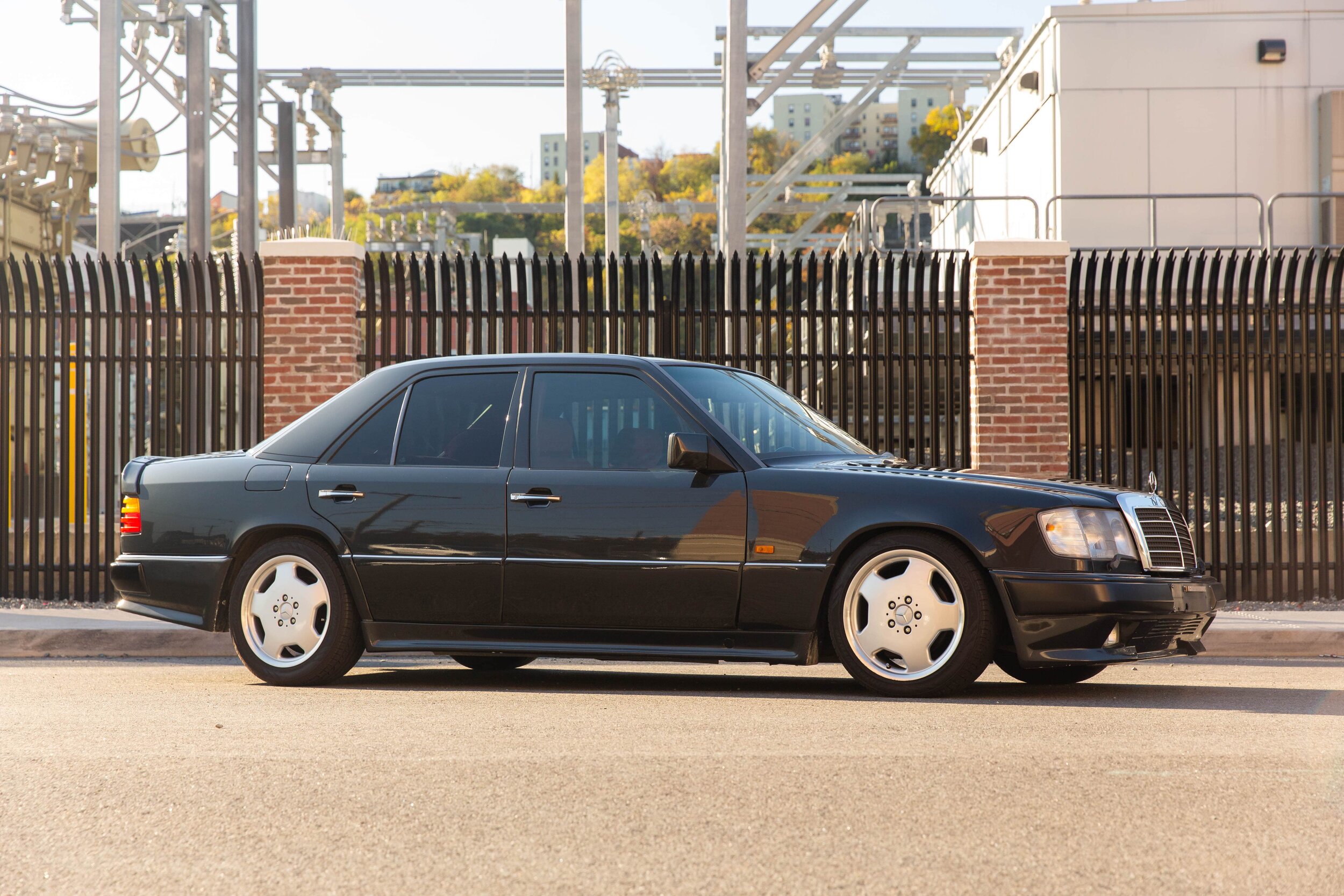 1990 Mercedes-Benz 300E 24V