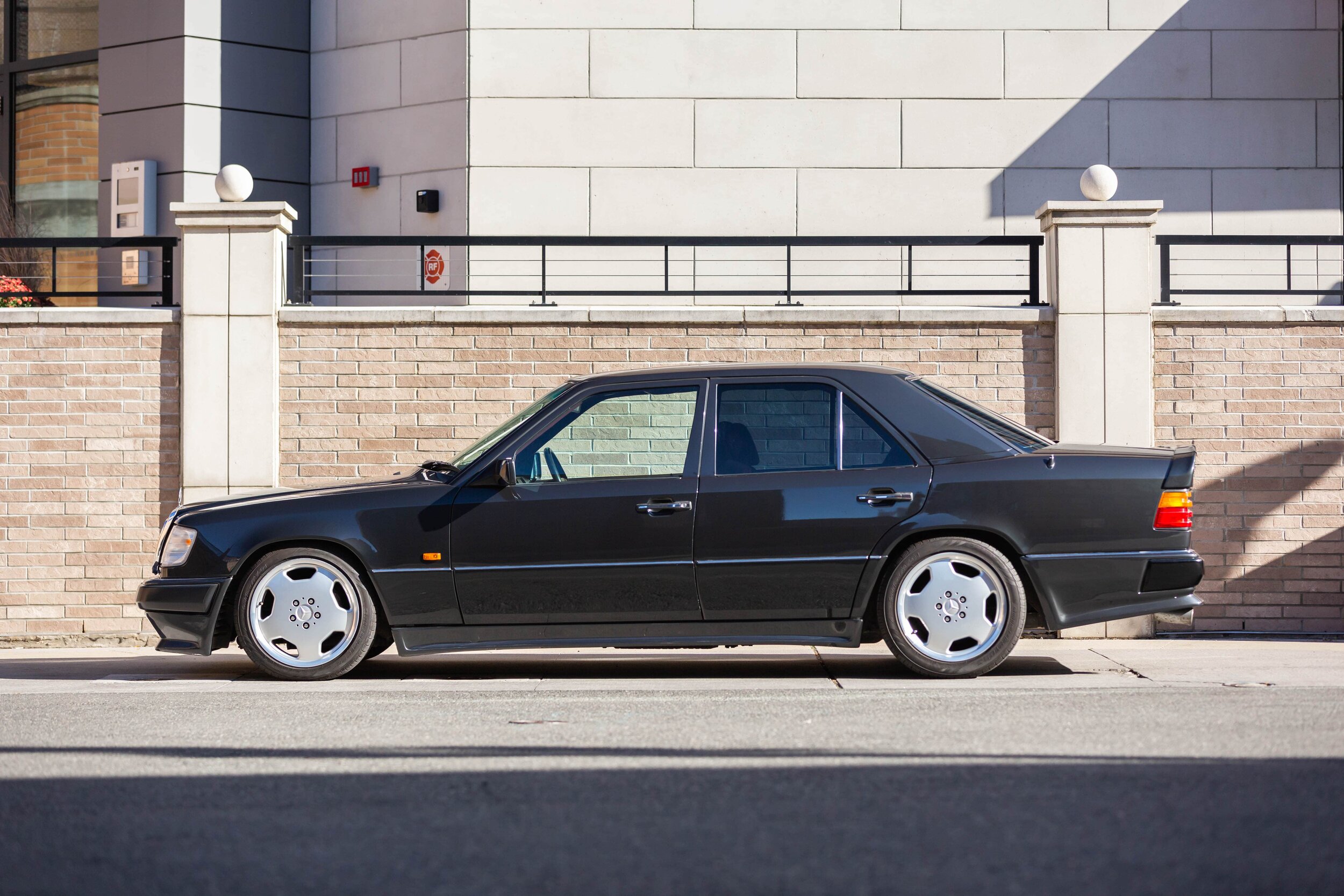1990 Mercedes-Benz 300E 24V