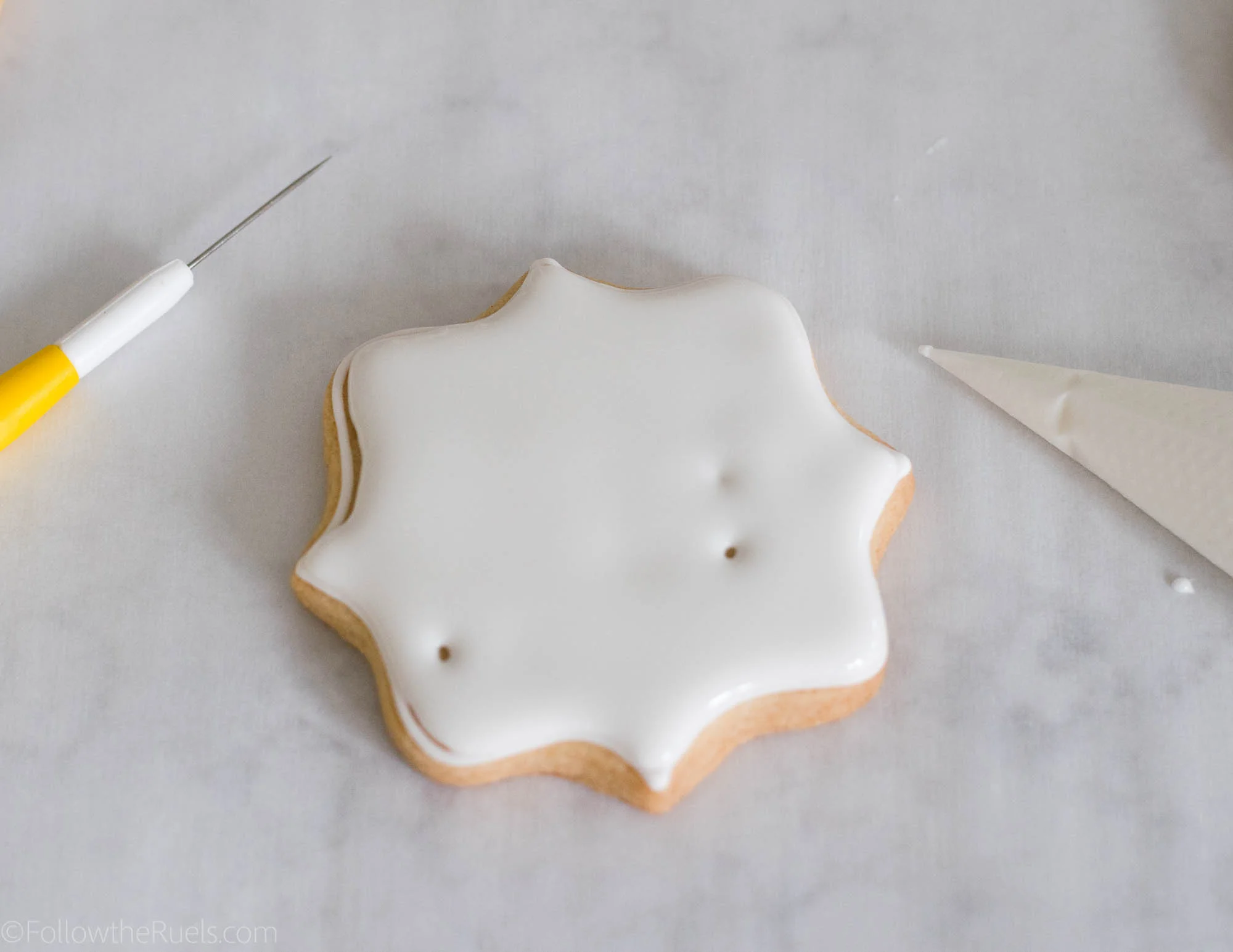 How to Pipe Perfect Icing — Honey Blonde