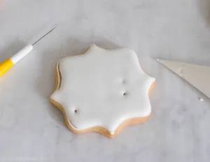 How to Pipe Perfect Icing — Honey Blonde