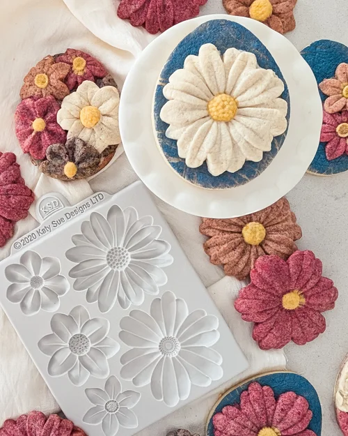 Molded Flower Sugar Cookie — Honey Blonde