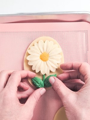 Molded Flower Sugar Cookie — Honey Blonde