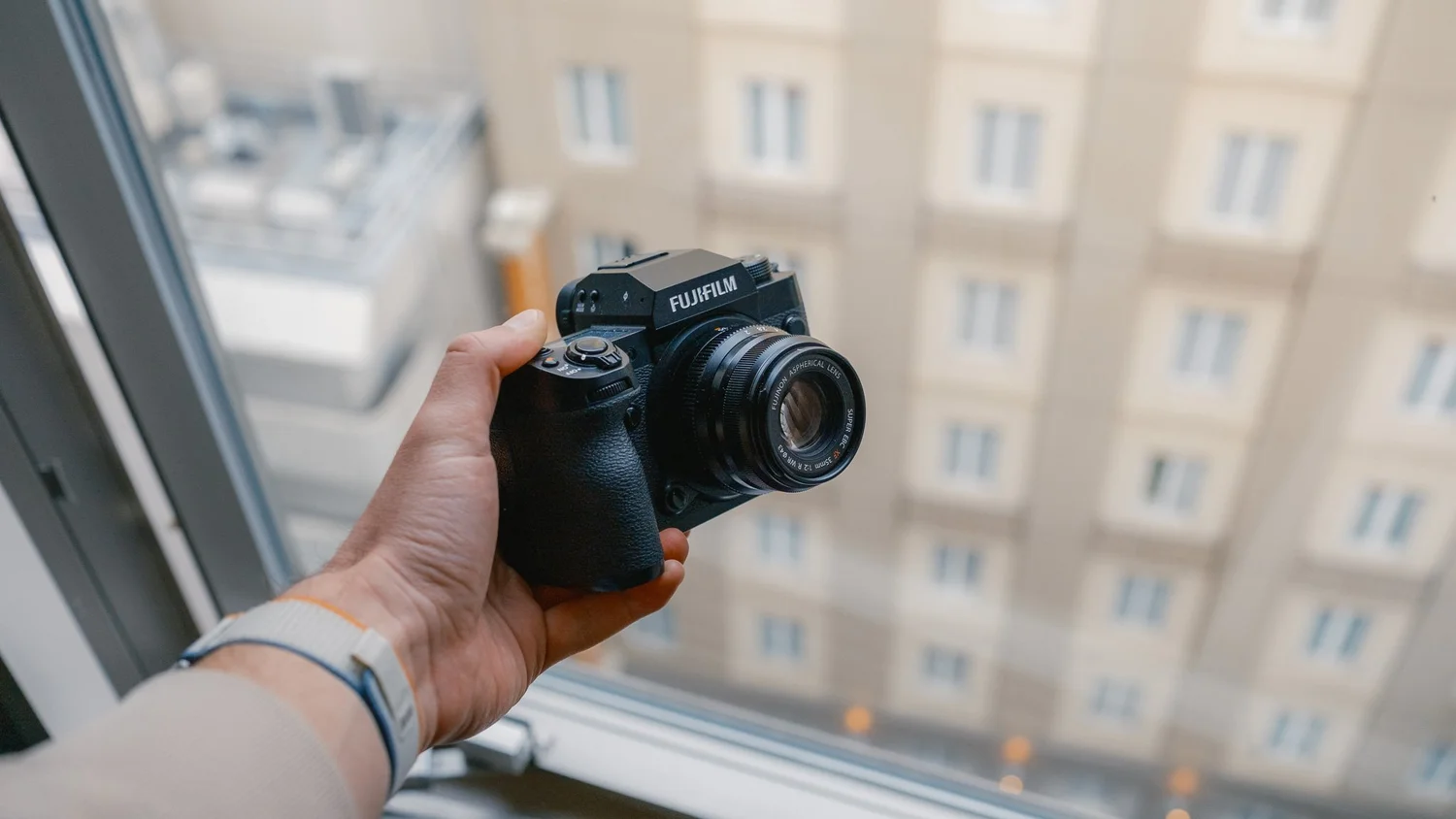 Fujifilm XC 35mm f2 vs XF 35mm f2 — Roman Fox