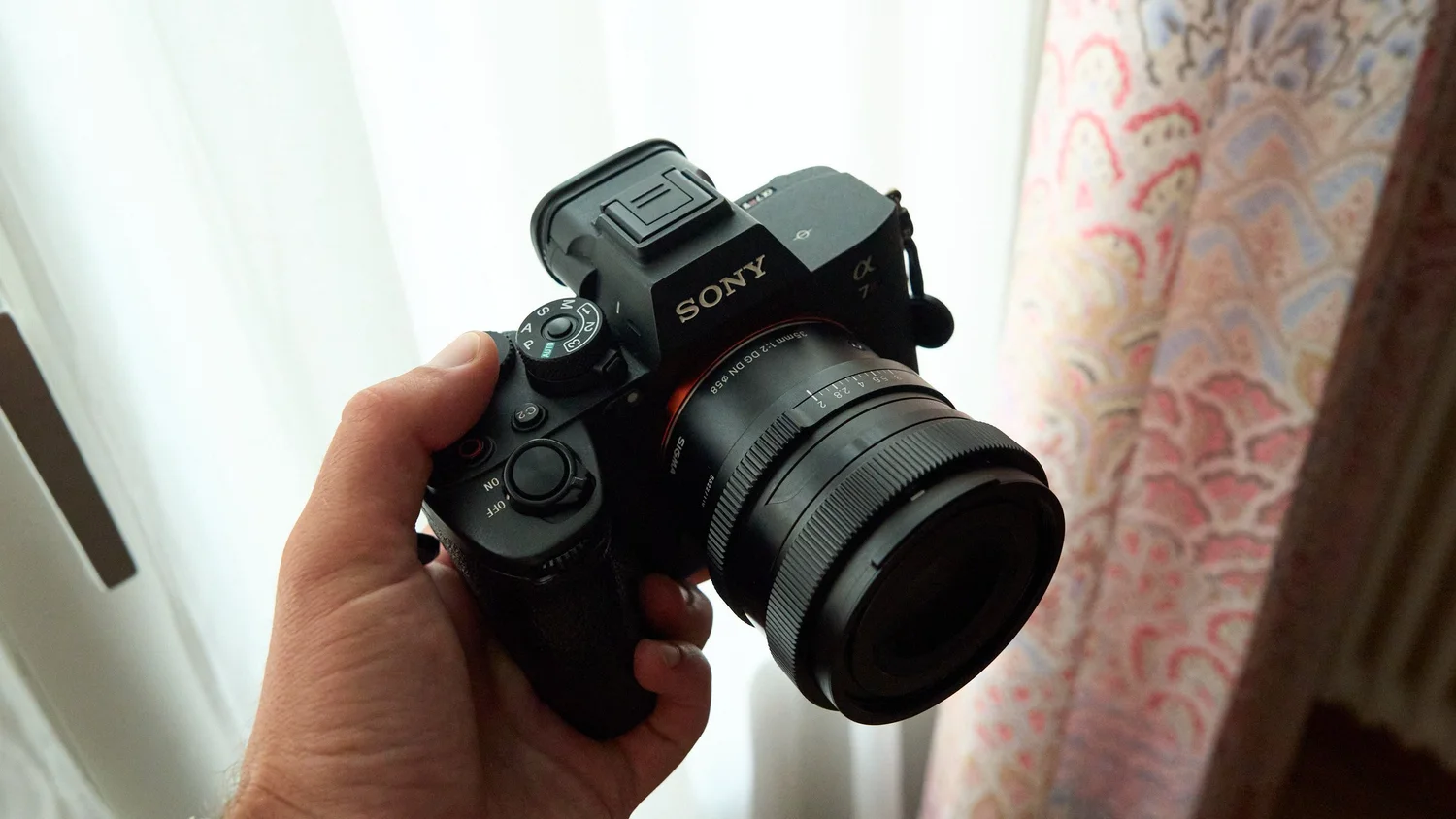 Sony 40mm f2.5 G VS Sigma 35mm f2 DG DN Contemporary — Roman Fox