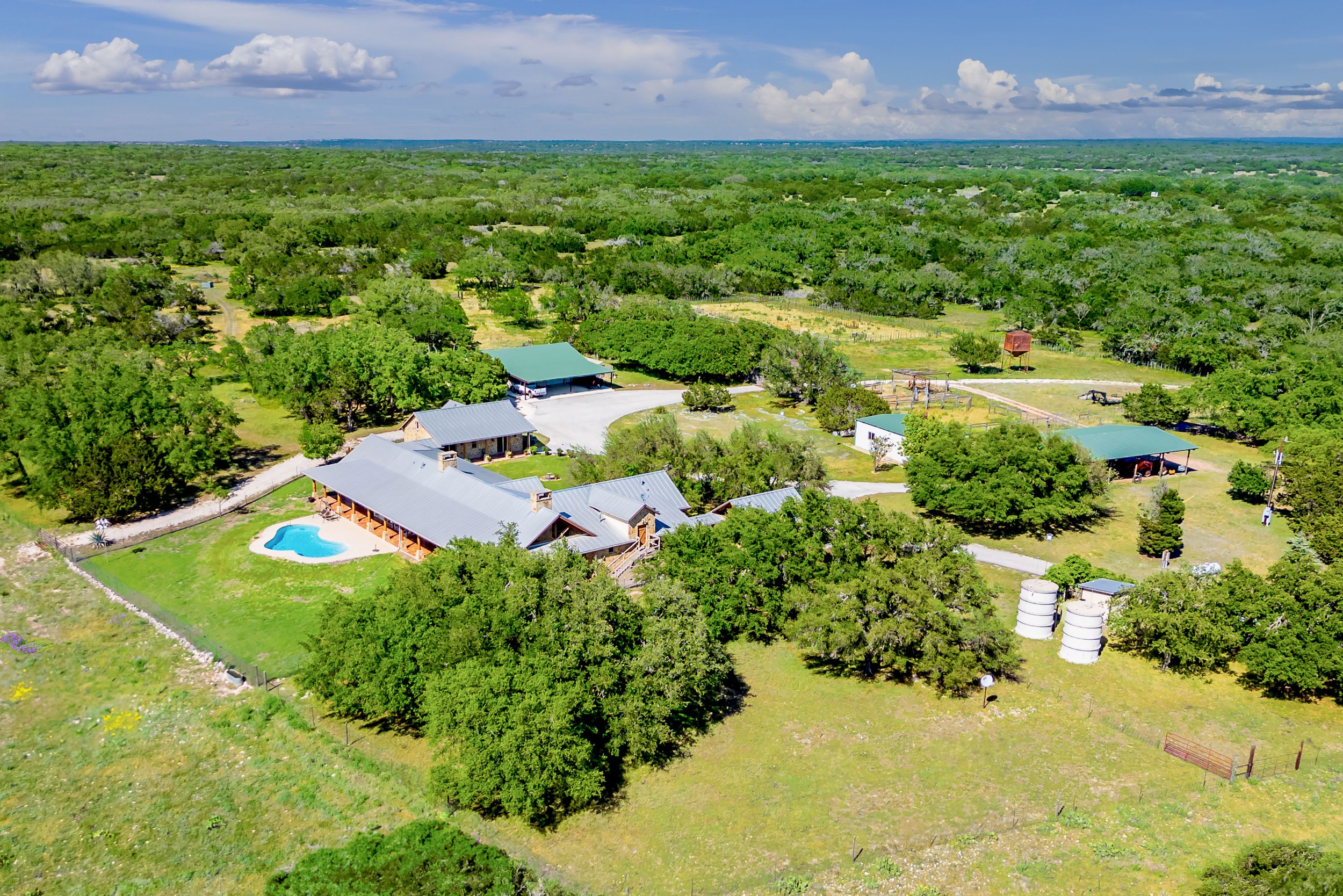 ★AXIS KNOLL RANCH★ Classic Hill Country Estate Harper, TX
