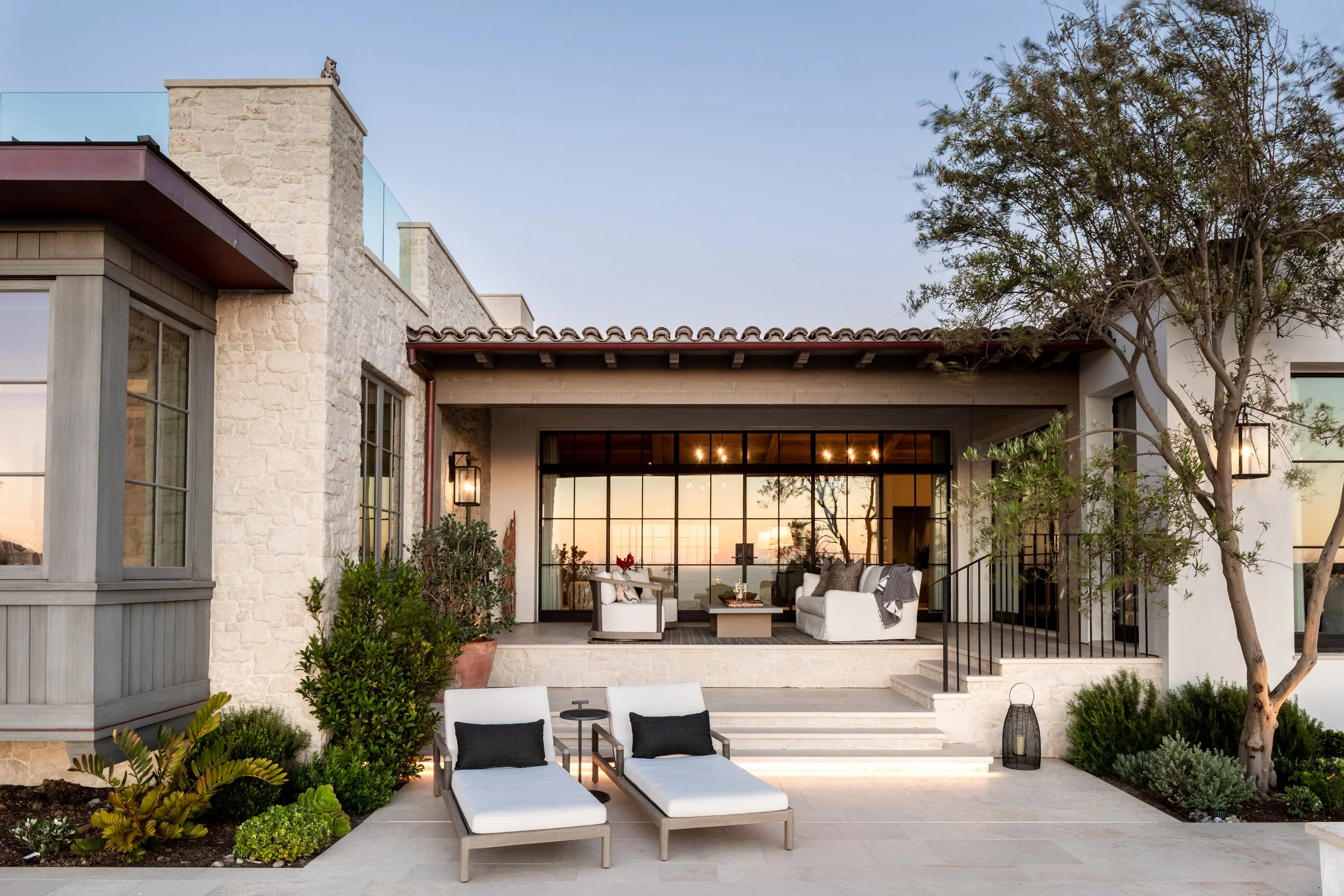 PHOTOGRAPHER PROFILES — LYON MGMT