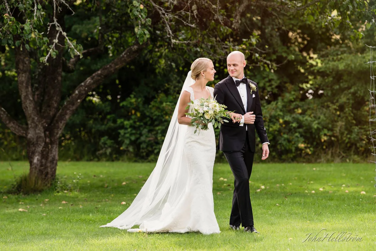 Stockholm Wedding photographer at Ingaro church and Saby Sateri — Hellström