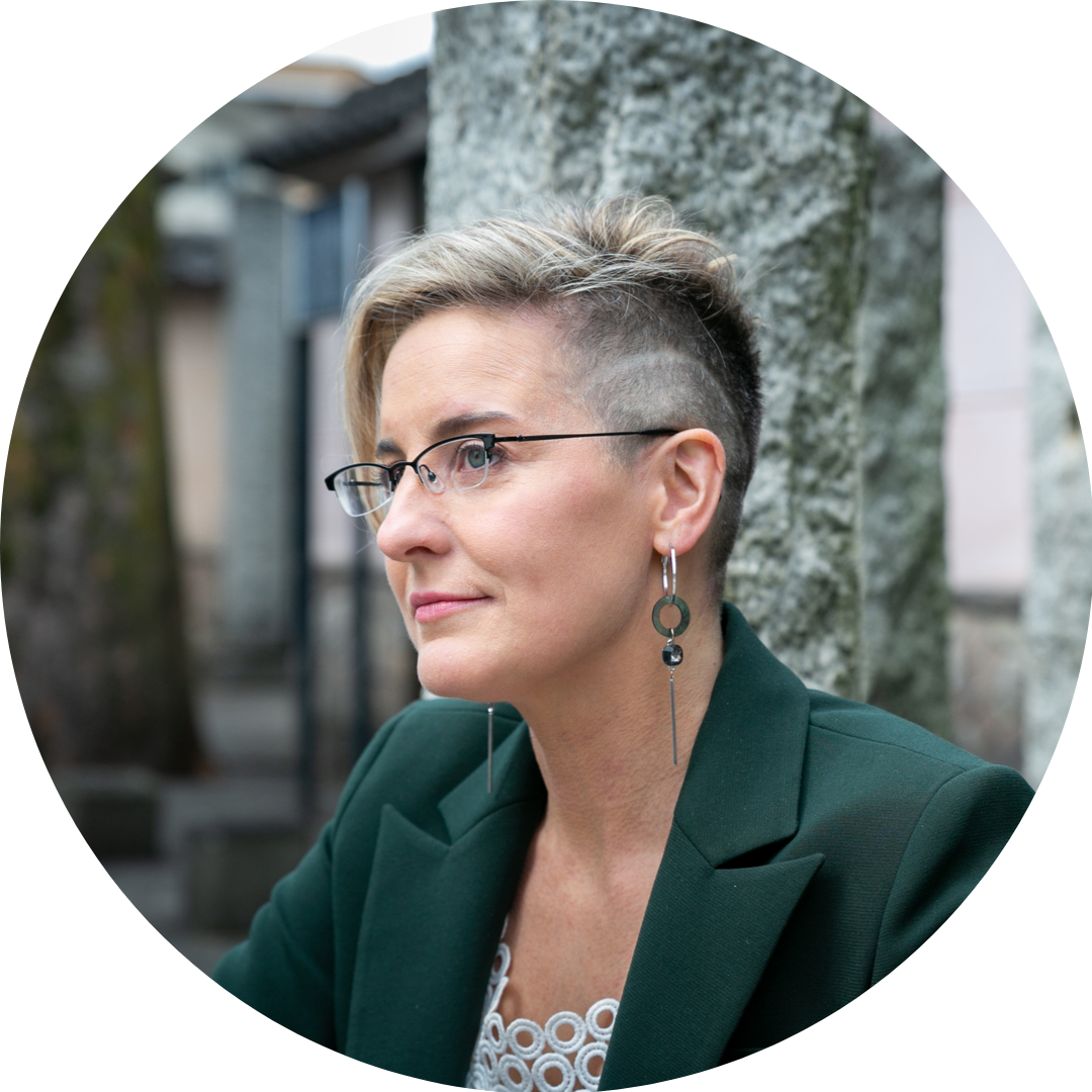 Krista Whitehead's Instagram, Twitter & Facebook on IDCrawl