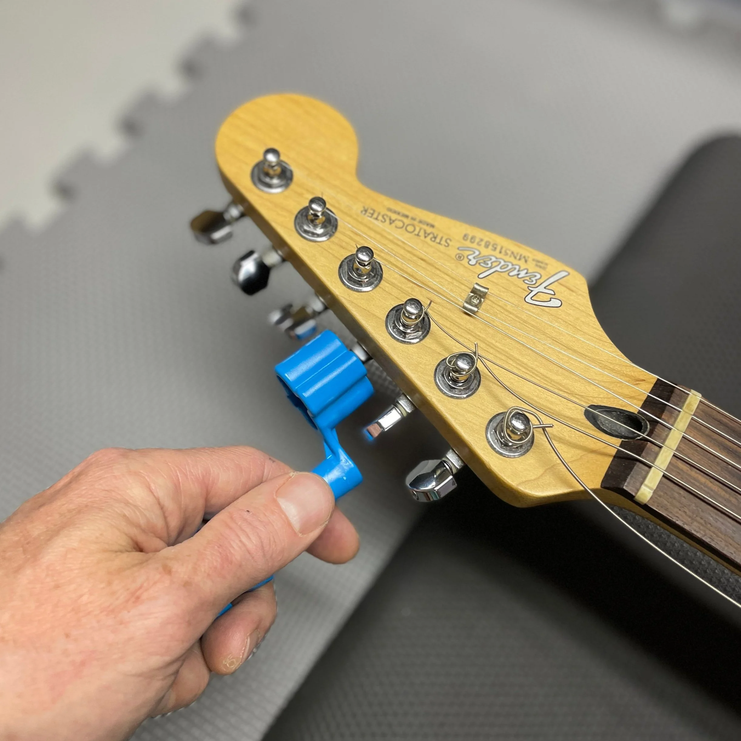 Re-stringing your Stratocaster or Telecaster Style Guitar with the Cuda ...